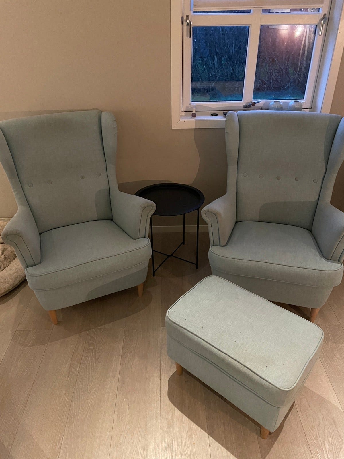 Strandmon stoler med puff og bord | FINN-torget