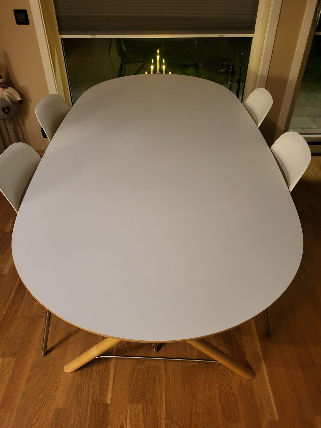 Spisebord + fire stoler | FINN-torget