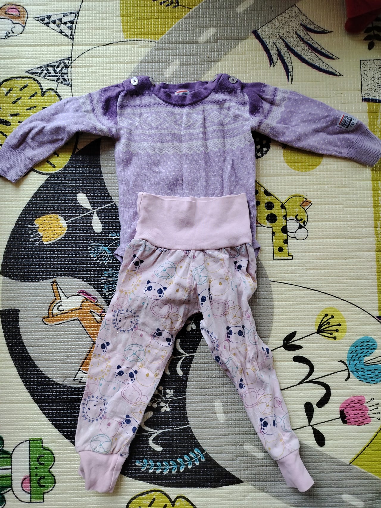 Marius body (bambus) og rosa bukse | FINN-torget