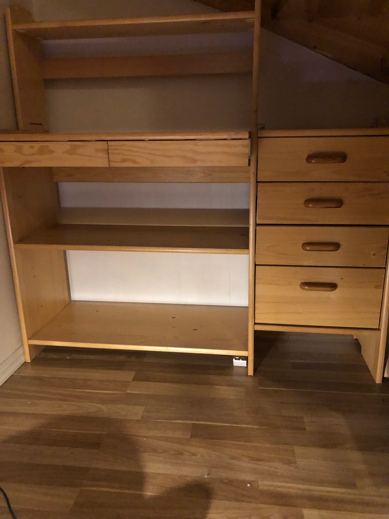 BBB skrivebord og skuffeseksjon | FINN-torget