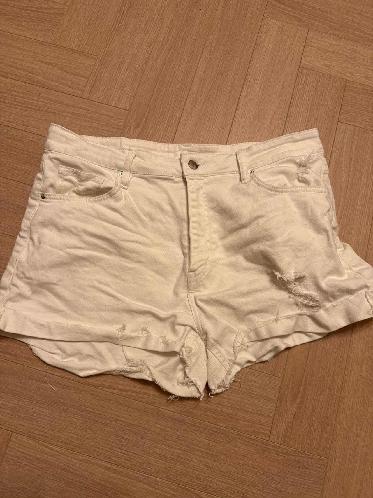 Hvit shorts str 44 | FINN-torget