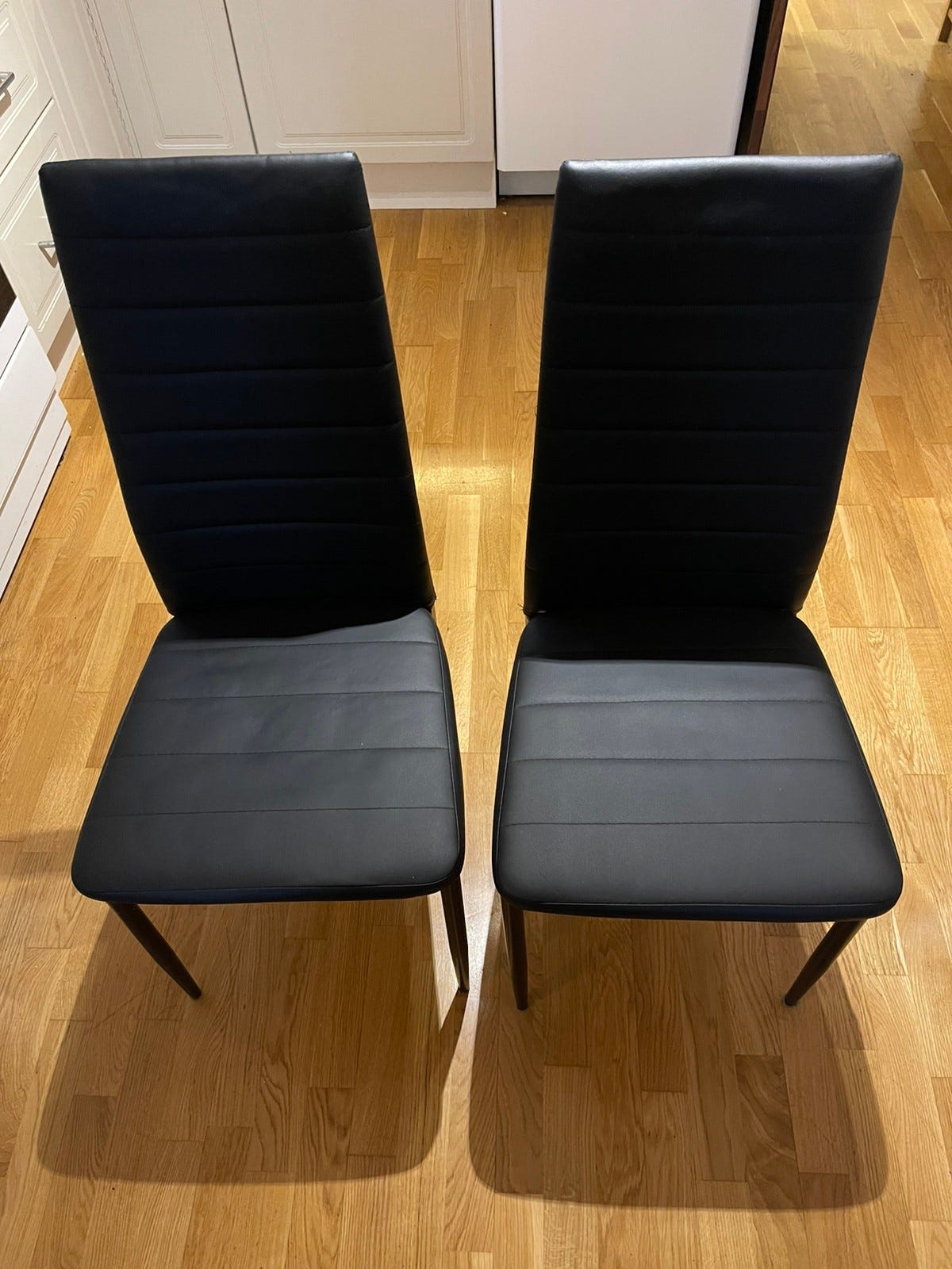 Stoler 2 stk må hentes snarest | FINN-torget