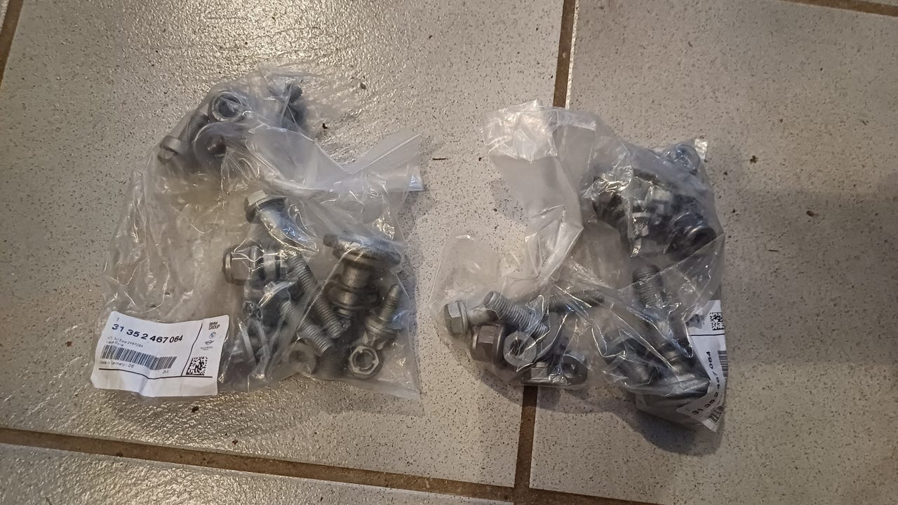 BMW F31 F30 originale bolter sett / kit fjærben foran | FINN-torget