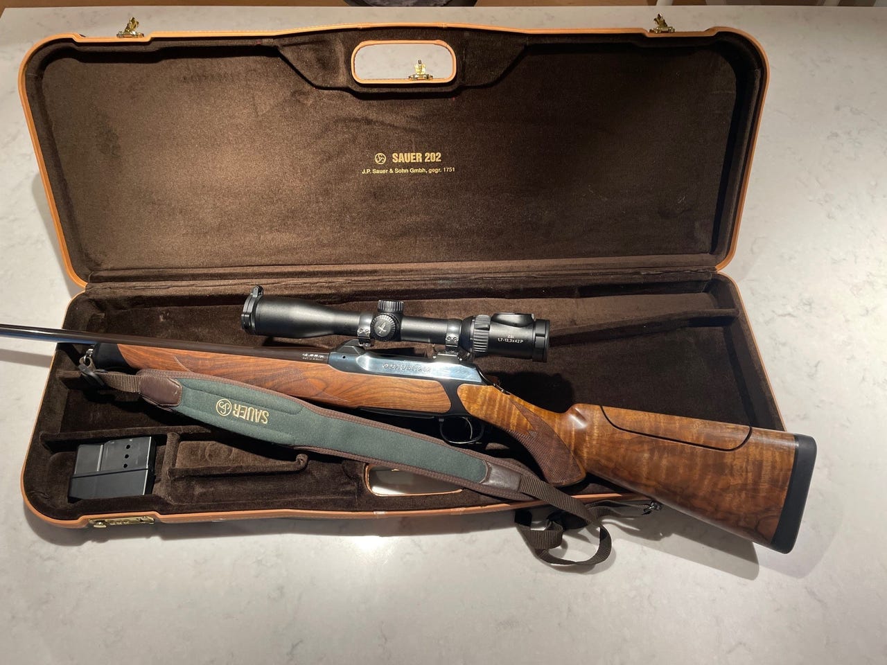Sauer 202 Elegance med custom Hatari skjefte i 30-06 - RESERVERT | FINN ...