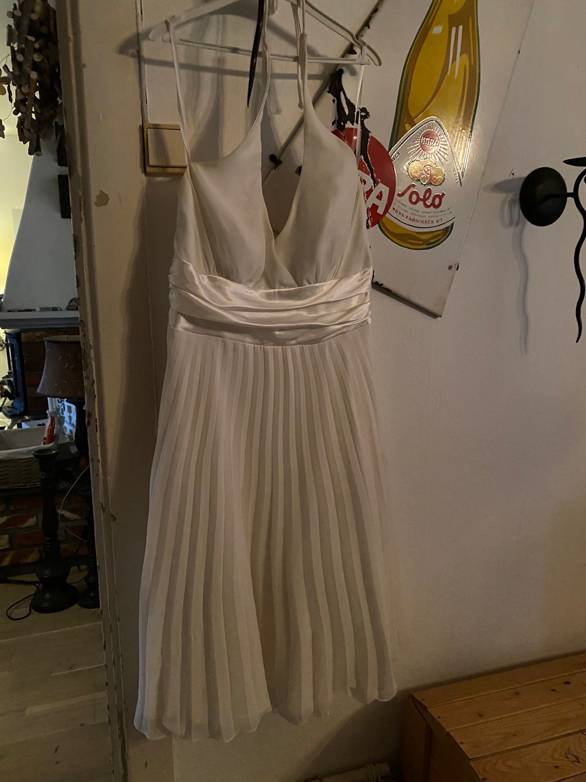 Cremefarget kjole str L | FINN-torget