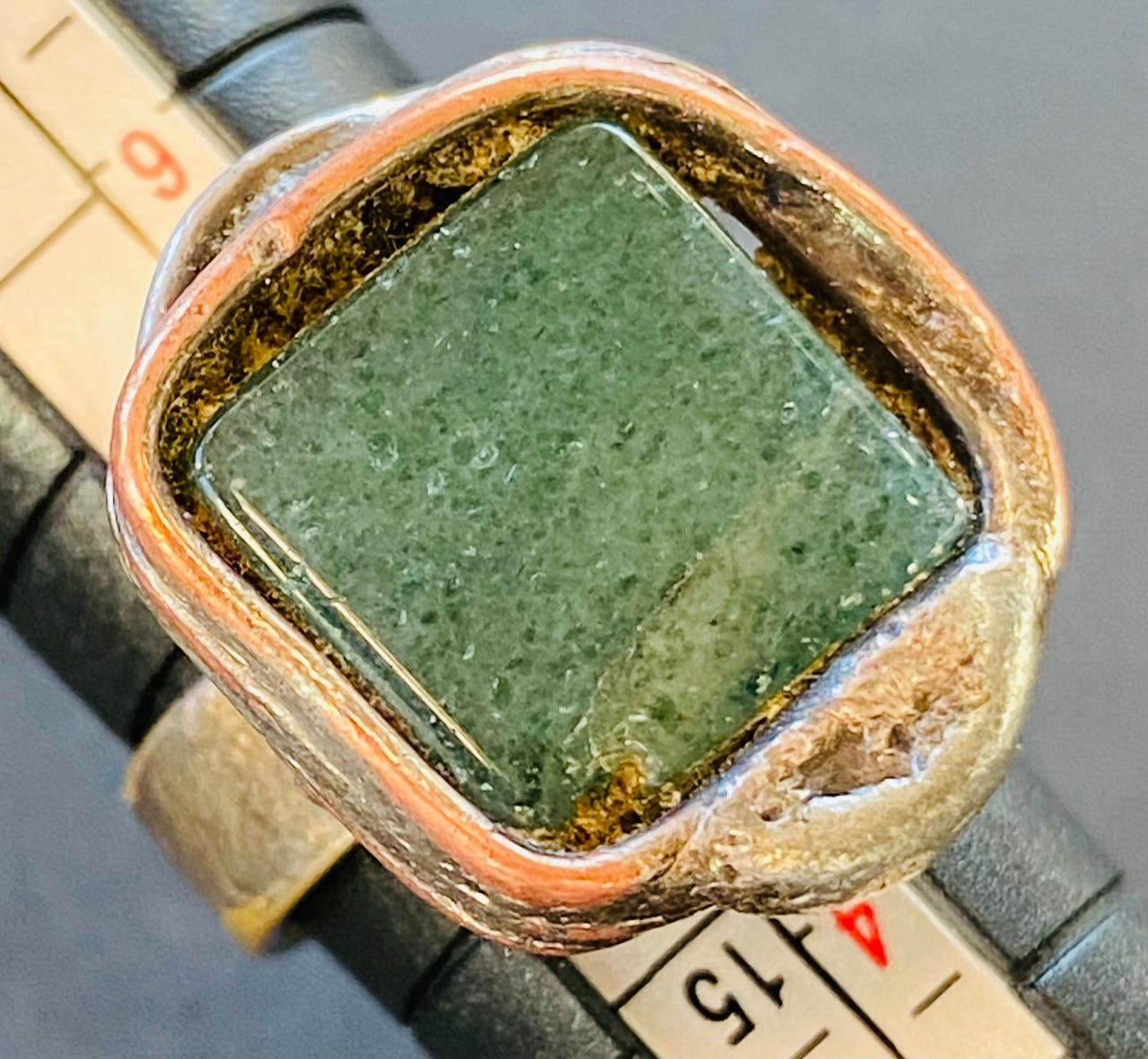 Ring med grønn sten modernistisk dansk Wiggers | FINN-torget