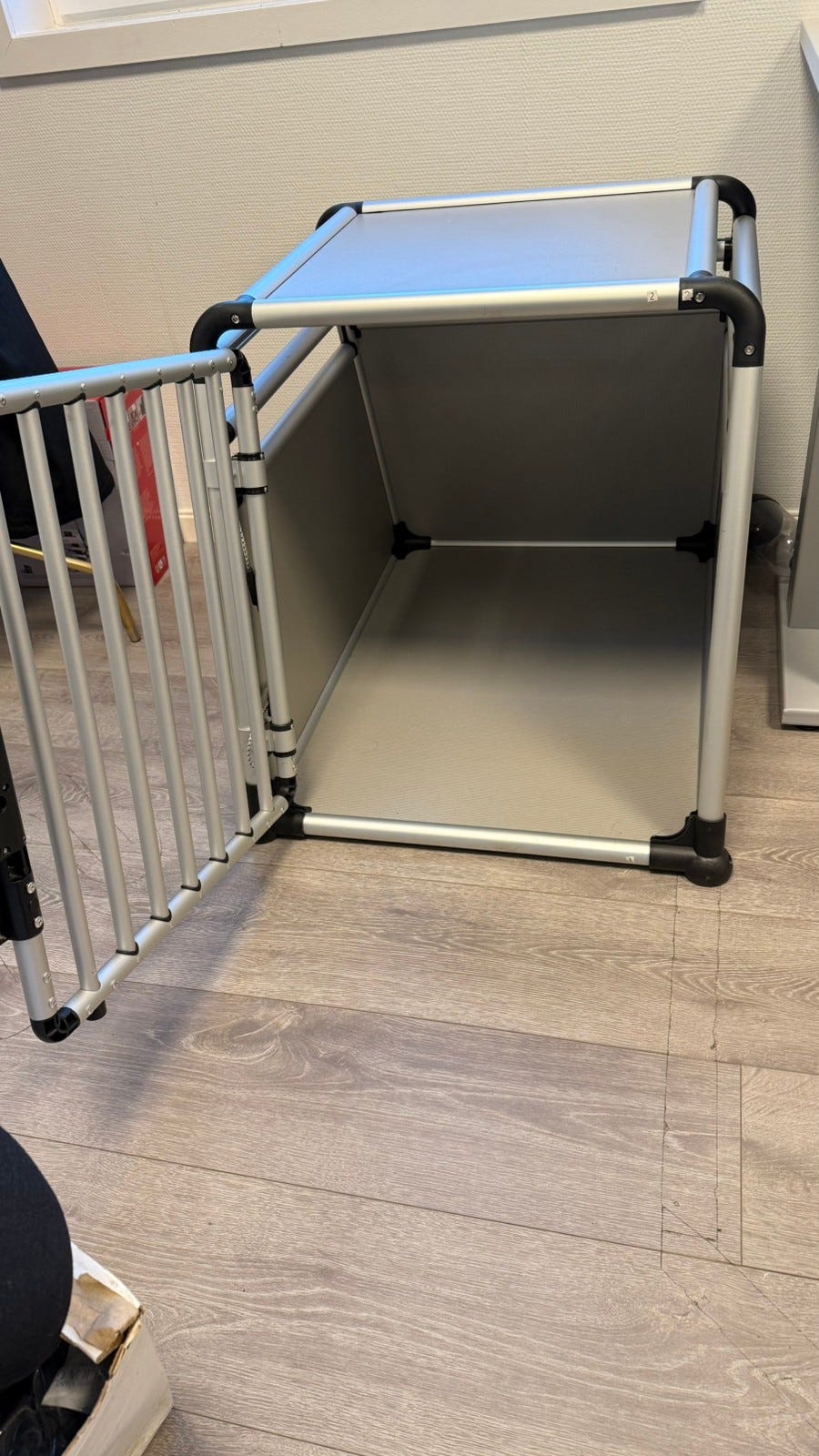 Hundebur til bil - hund 15-40kg | FINN-torget