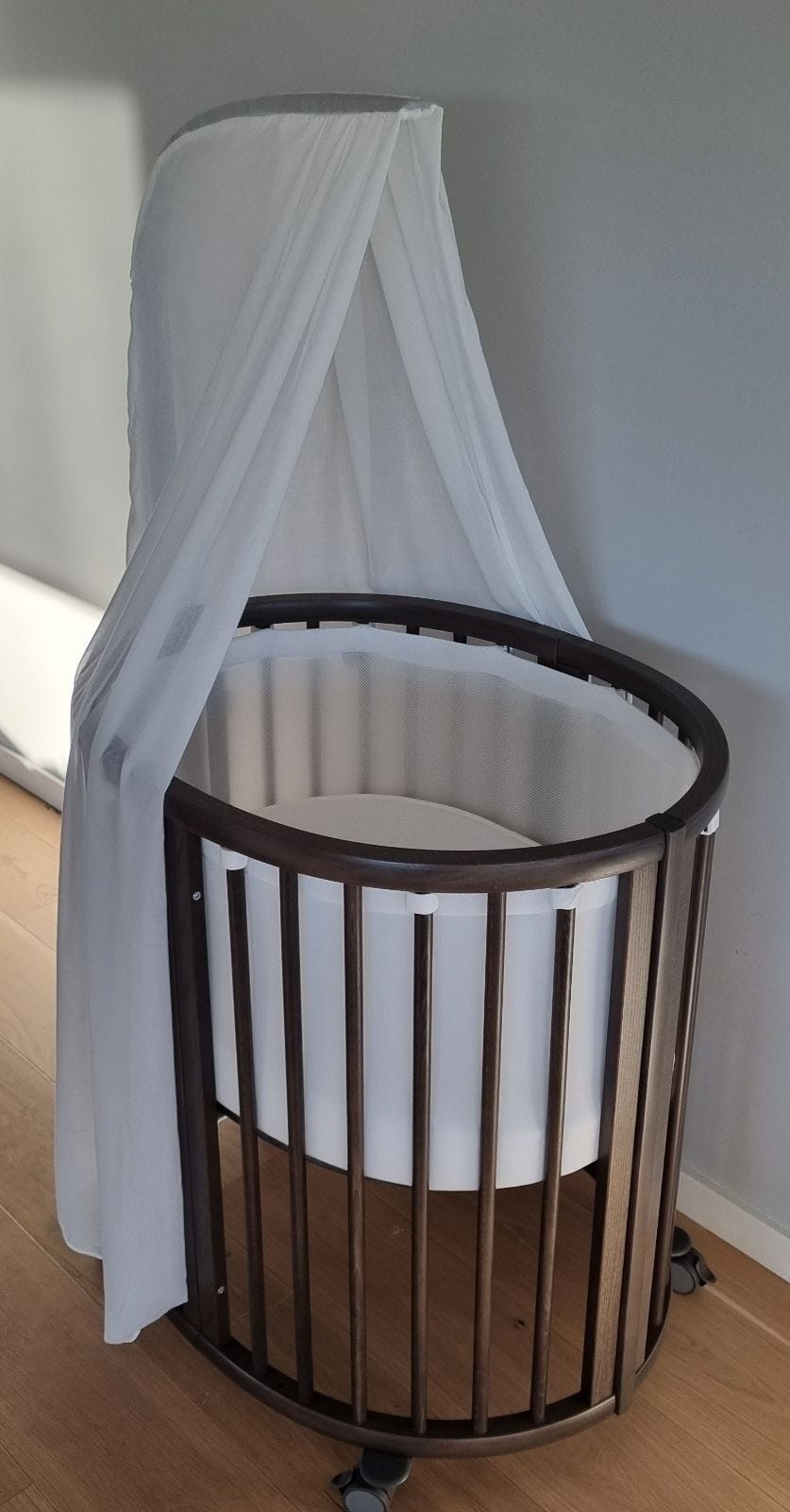 Stokke Sleepi mini v3 seng Hazy grey | FINN-torget