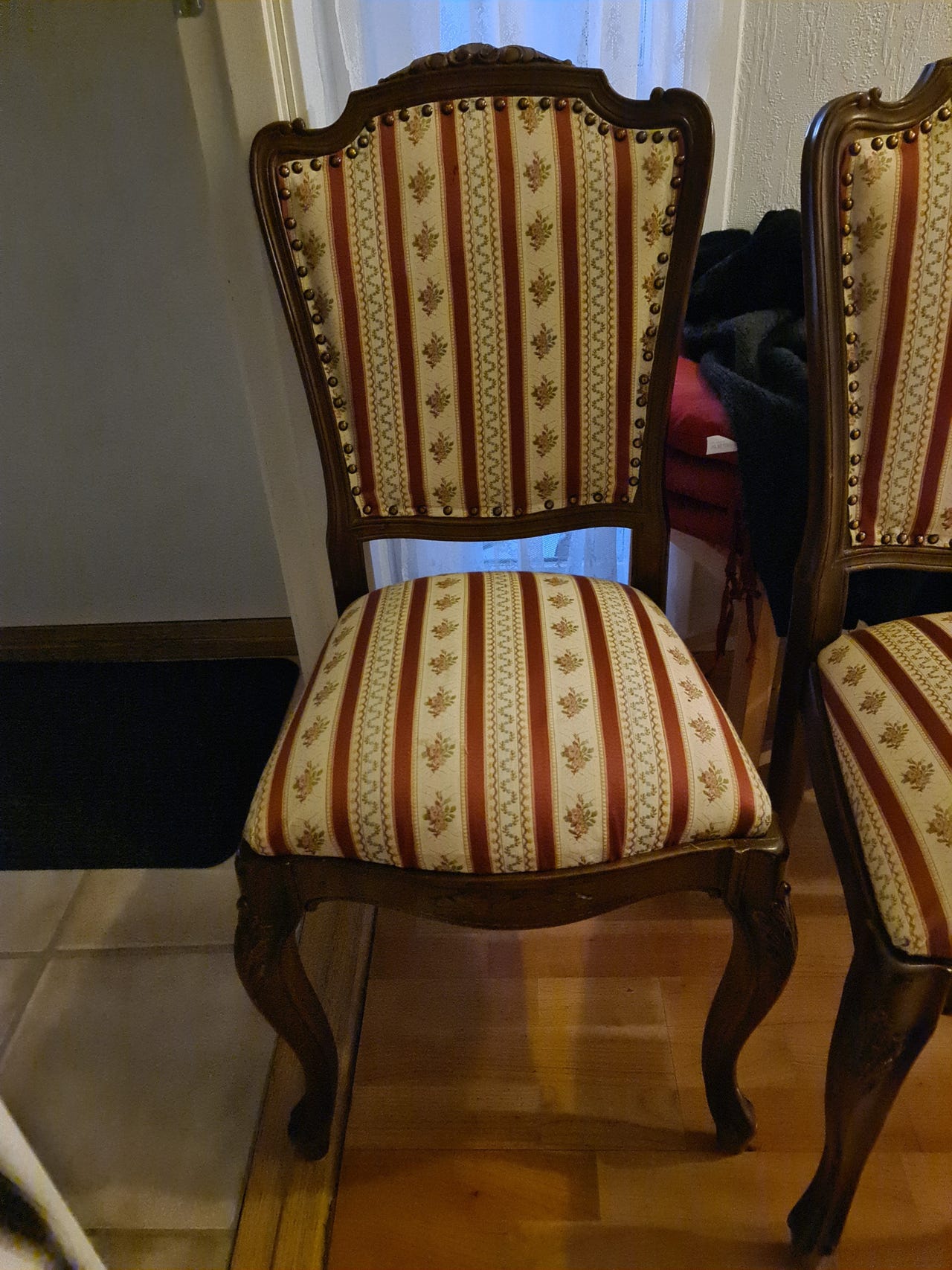 Stoler selges | FINN-torget