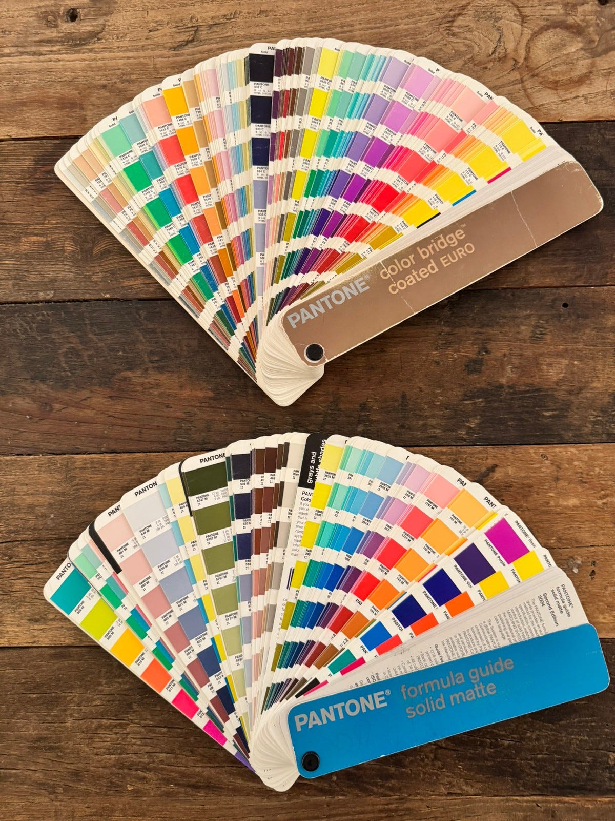 Pantone 2 stk | FINN-torget