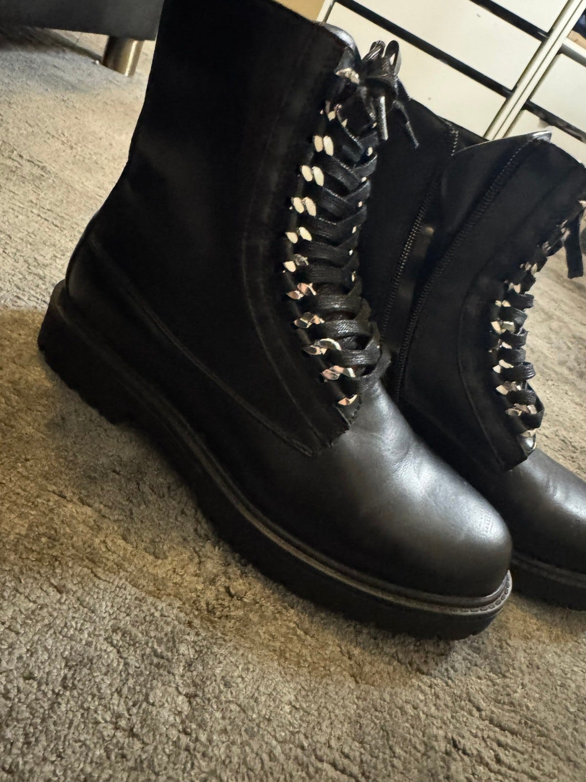 Sorte boots | FINN-torget