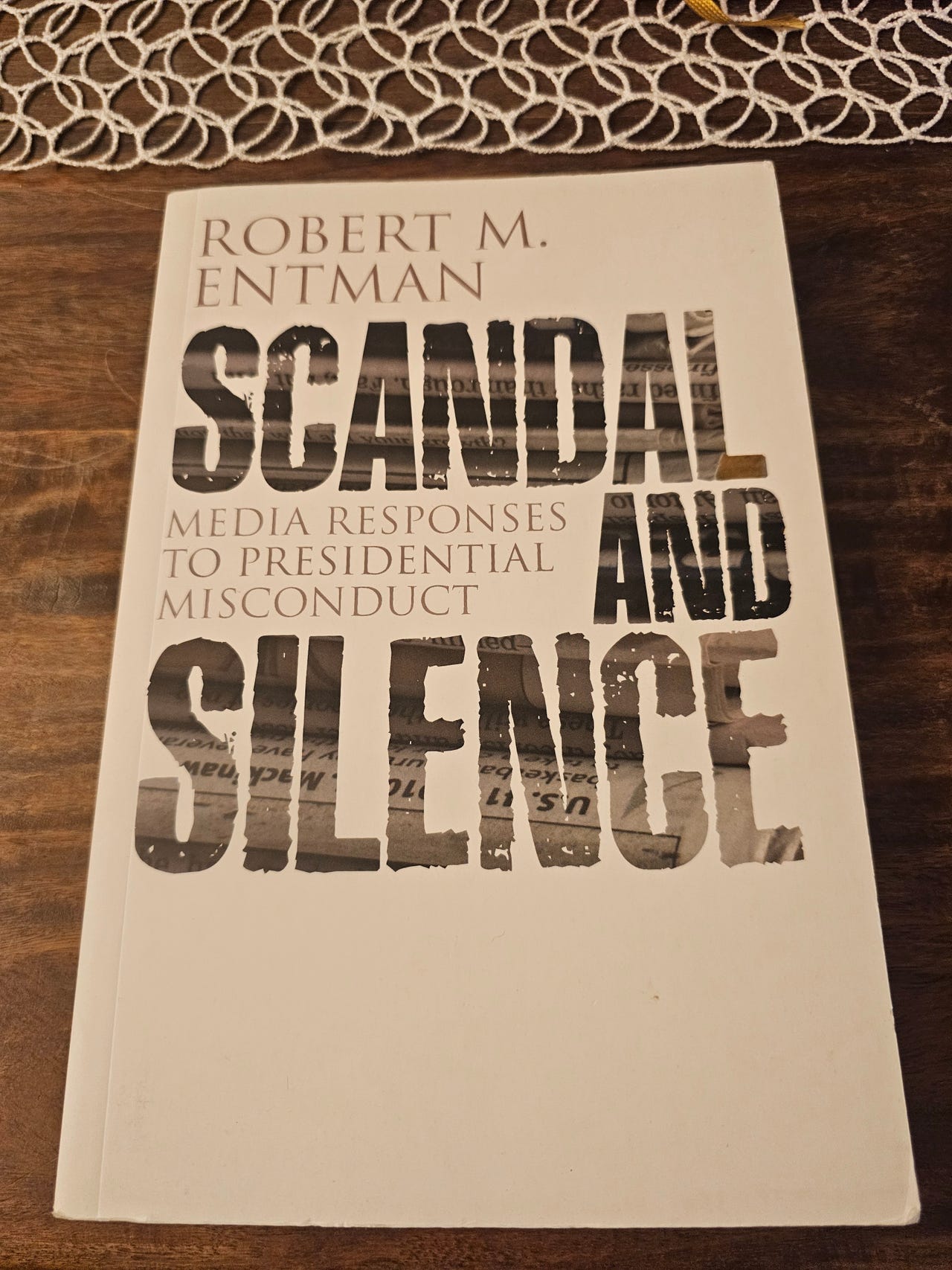 Scandal and Silence. Robert Entman | FINN-torget