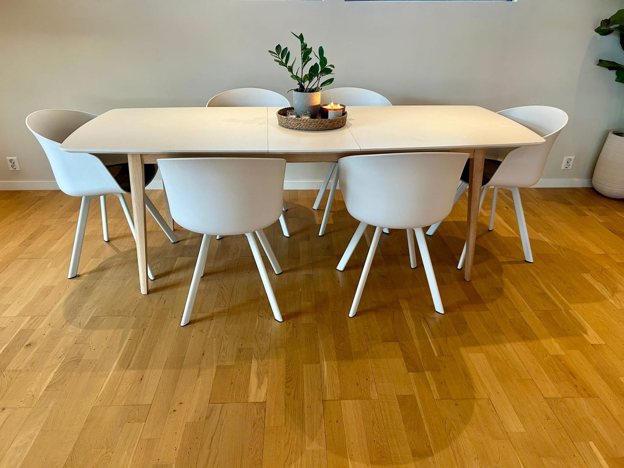 Spisestuesett med seks stoler 90x220 uten ileggplate 180 | FINN-torget