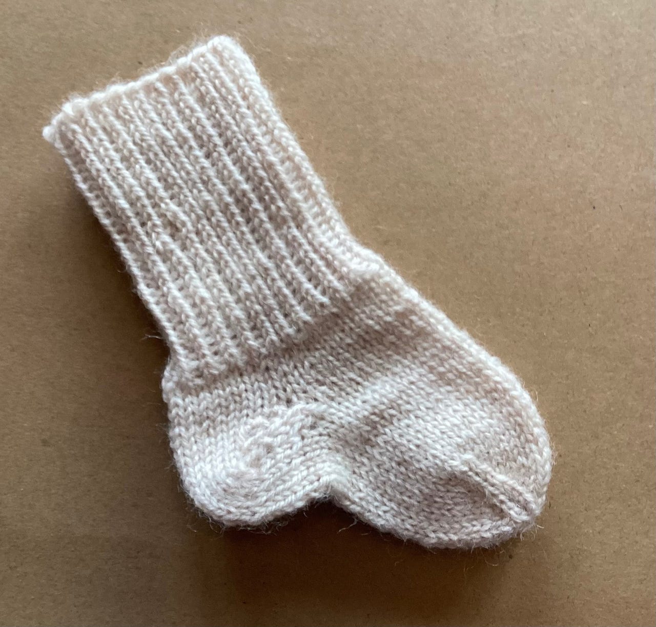 Strikket babysokker | FINN-torget