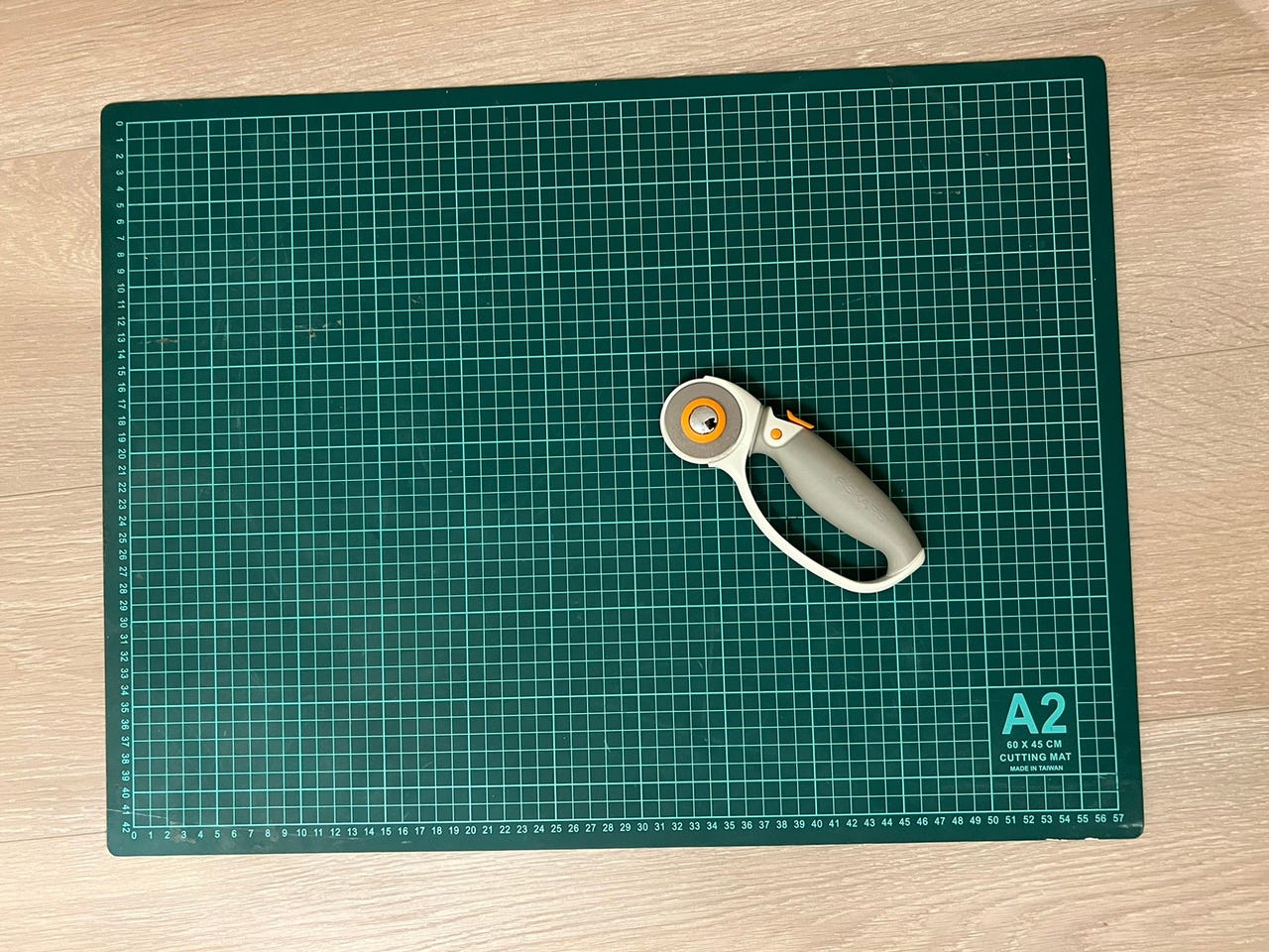 Cutting mat + rullekniv Fiskars | FINN-torget