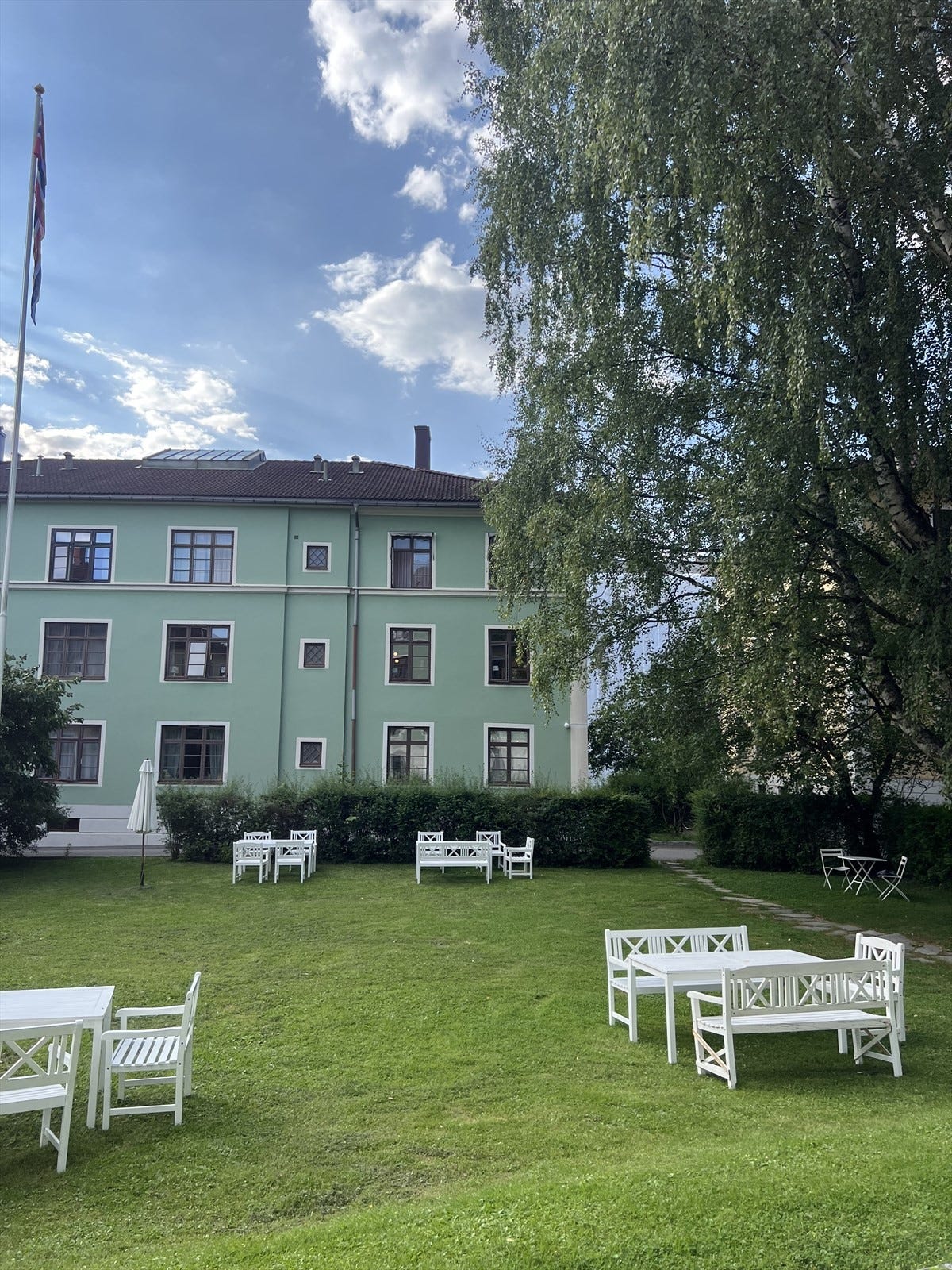 Briskeby/Frogner - Særdeles attraktiv og stor leilighet i ærverdig gård ...