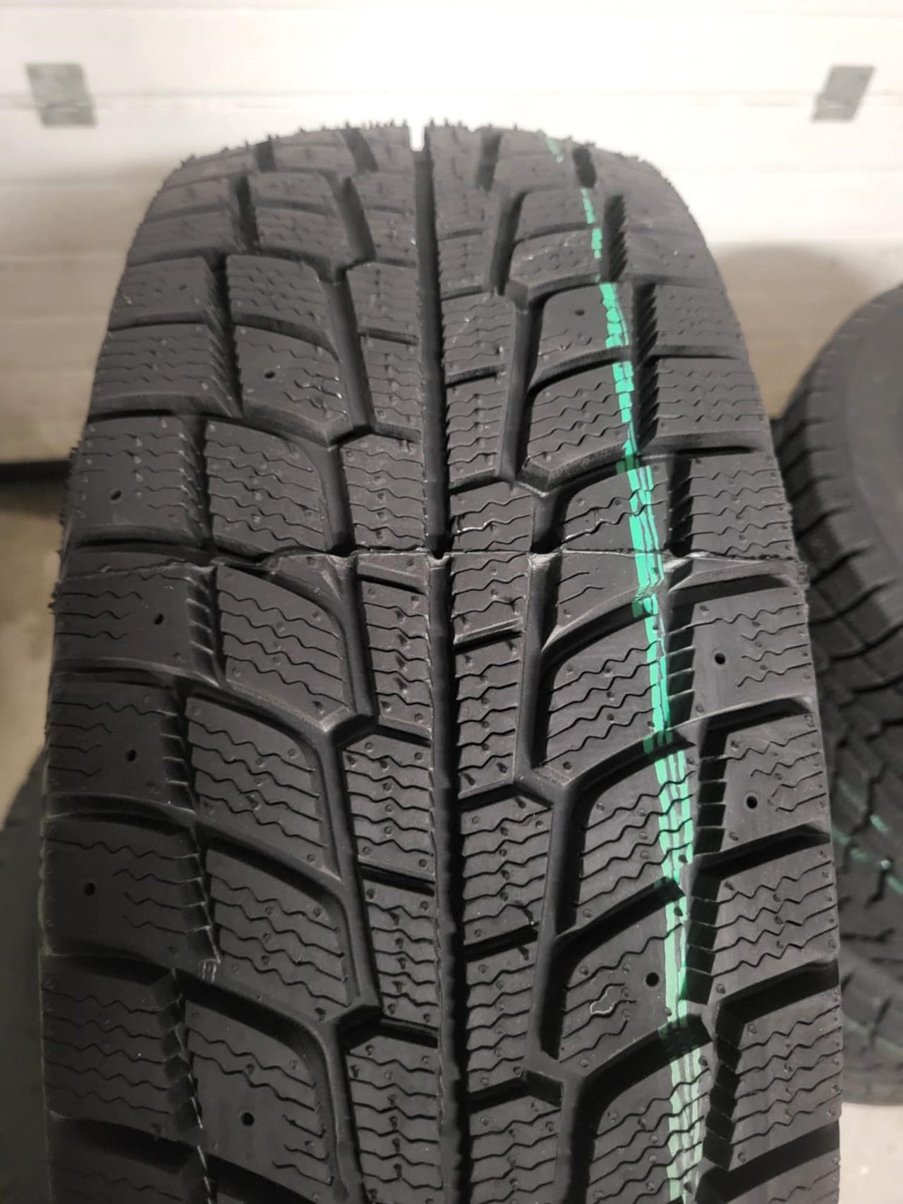 Vinterdekk POFIL 205/55R16 91H regummierte dekk | FINN-torget