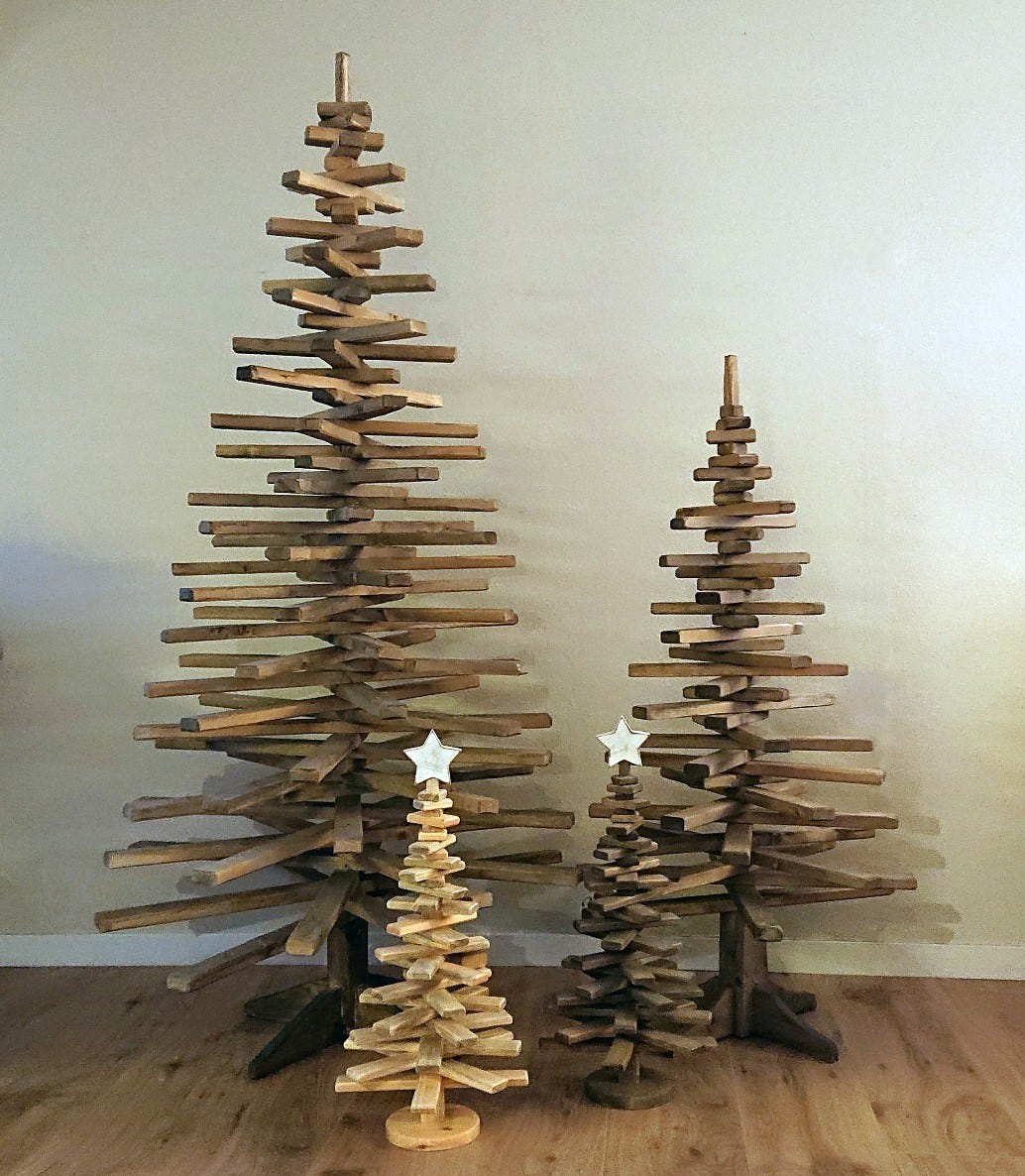 Juletre laget av tre. Ikke kunstig men EKTE gran. | FINN-torget