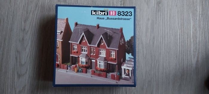 Kibri H0 - 8323 - Modelltog byggesett (1) - "Bussard Street"-sett ...