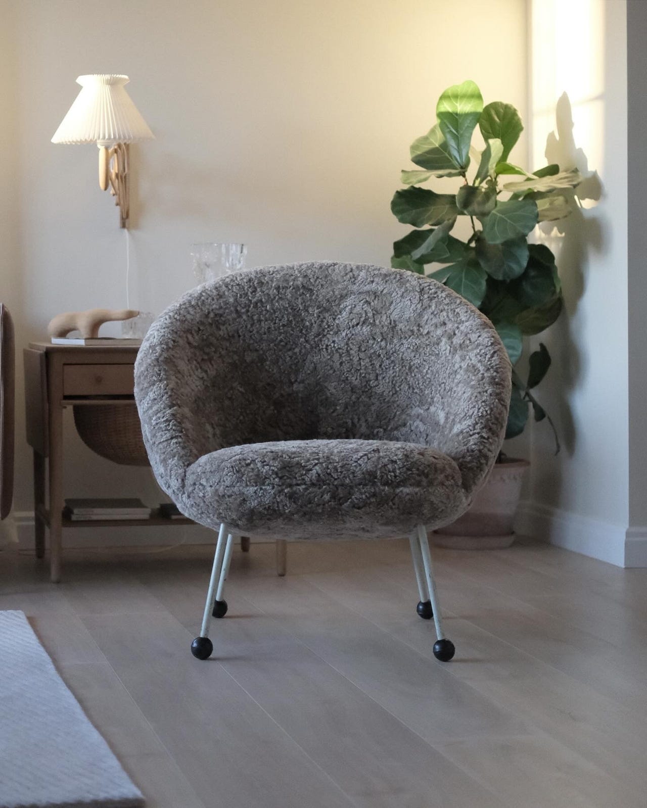 Konsul fra P.I. Langlo med originale stålbein | FINN-torget