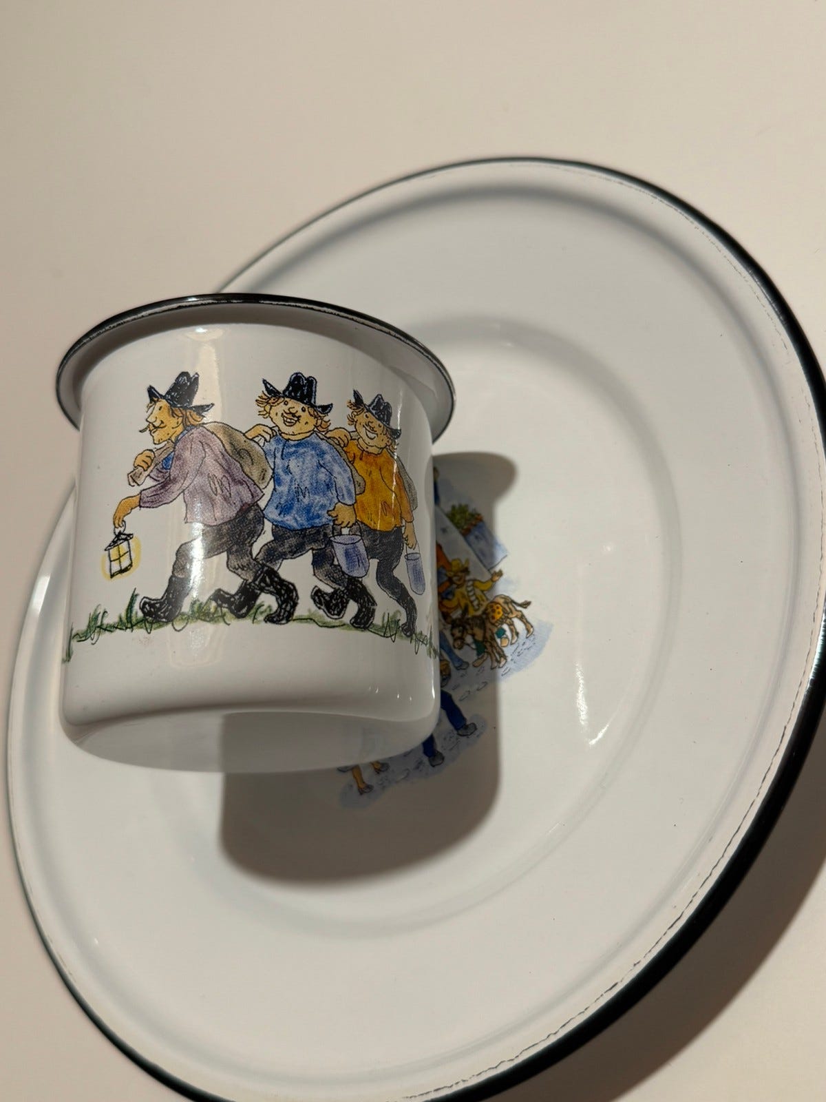 Kardemomme By - Emaljert kopp og tallerken | FINN-torget