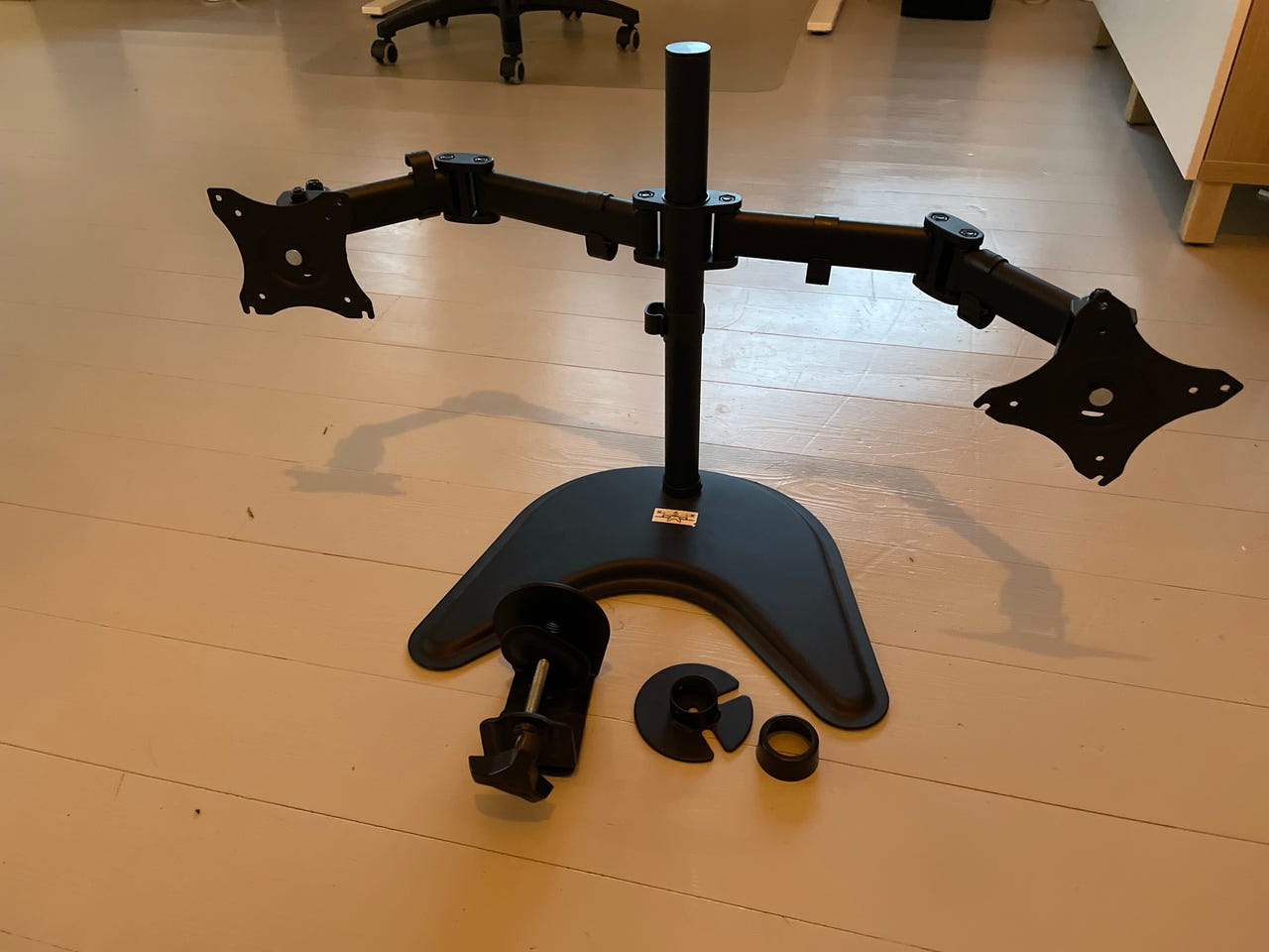 Stativ til 2 pc skjermer | FINN-torget