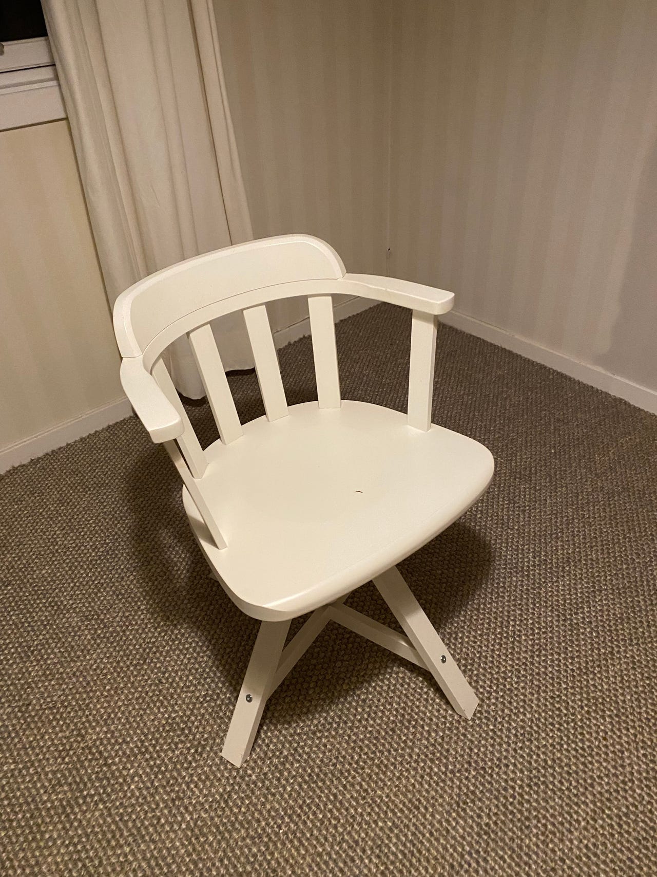 Hvit kontorstol (IKEA Feodor Swivel Desk Chair) | FINN-torget