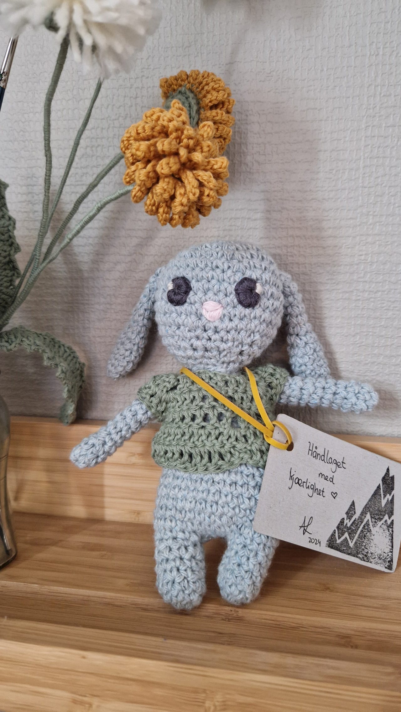 Håndlaget heklet kanin | FINN-torget