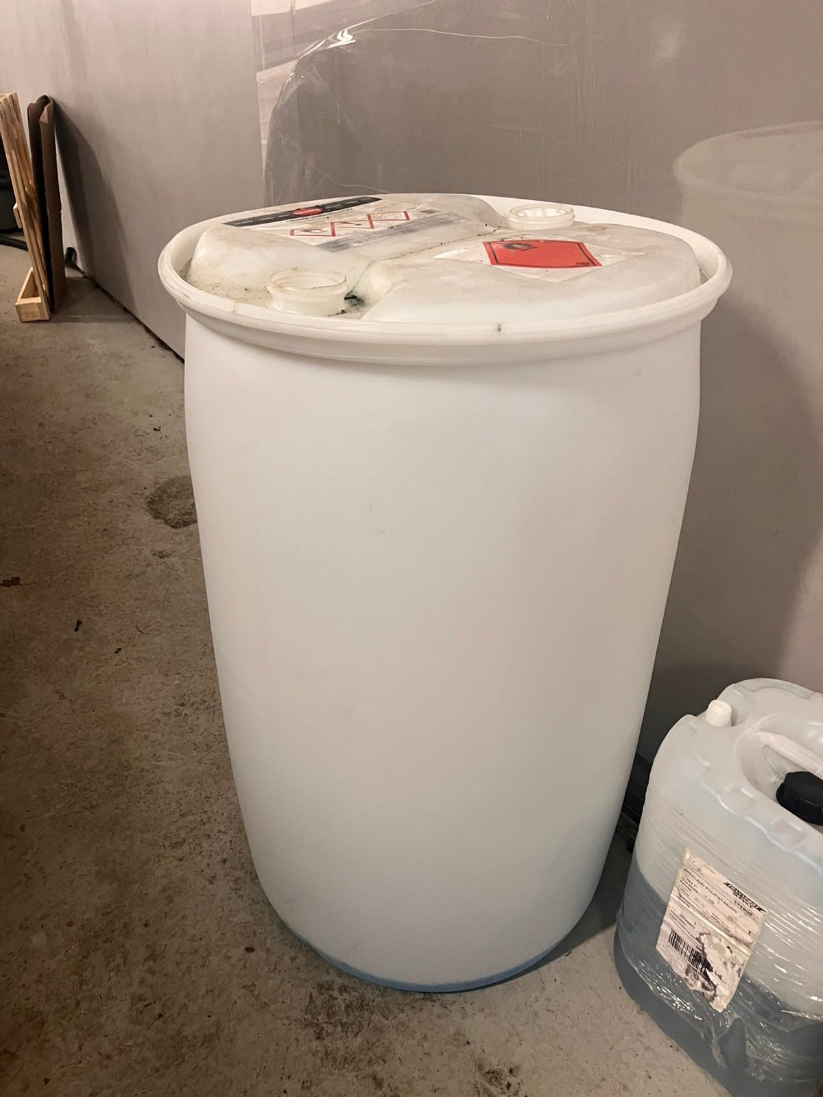 Plastfat 200 liter. | FINN-torget