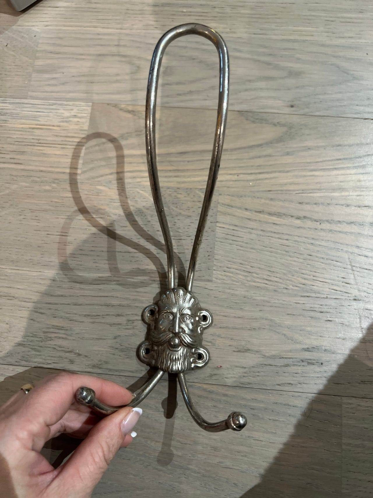 Antikk klesknagg | FINN-torget