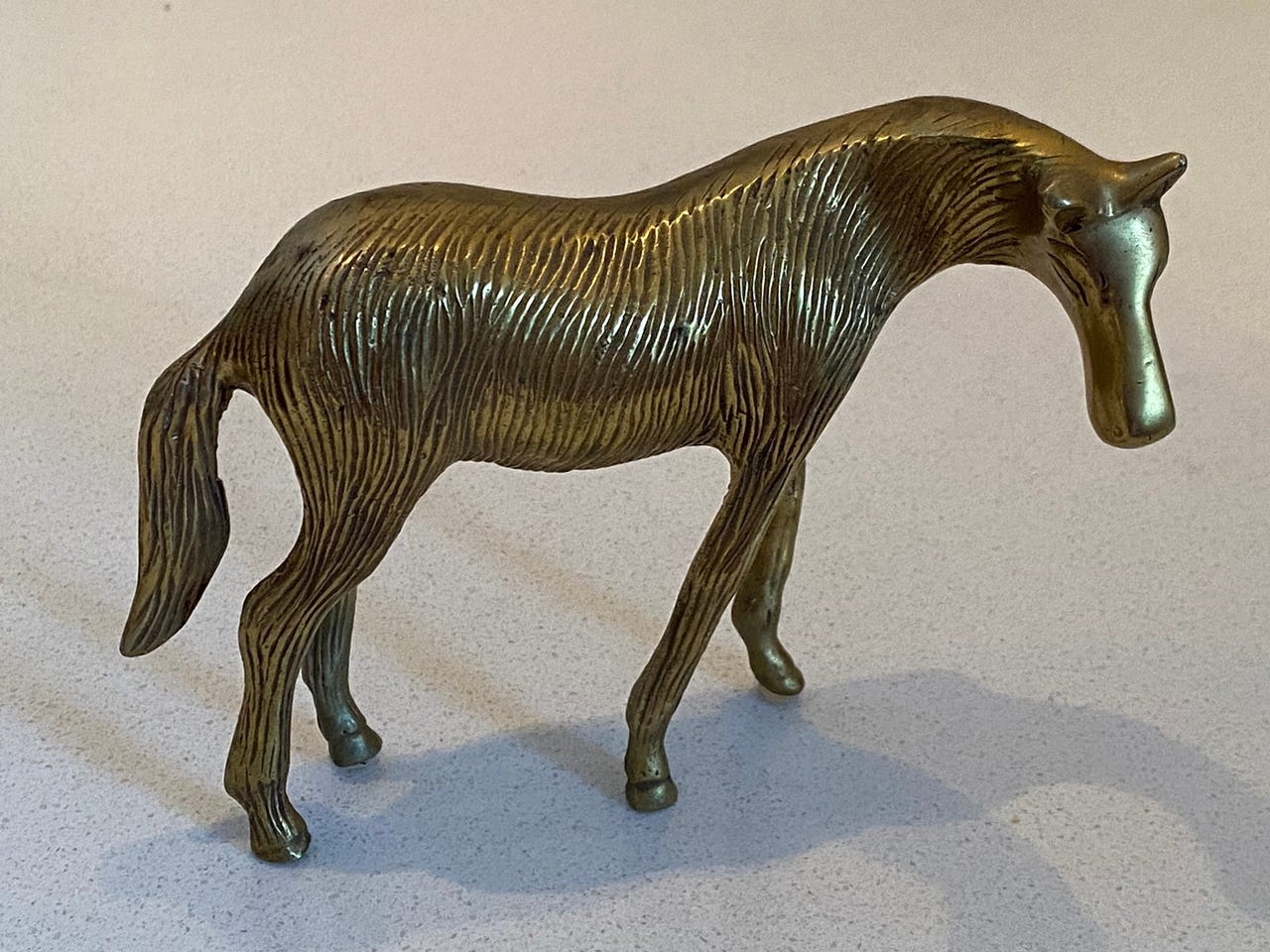 Hest i tung massiv messing. | FINN-torget