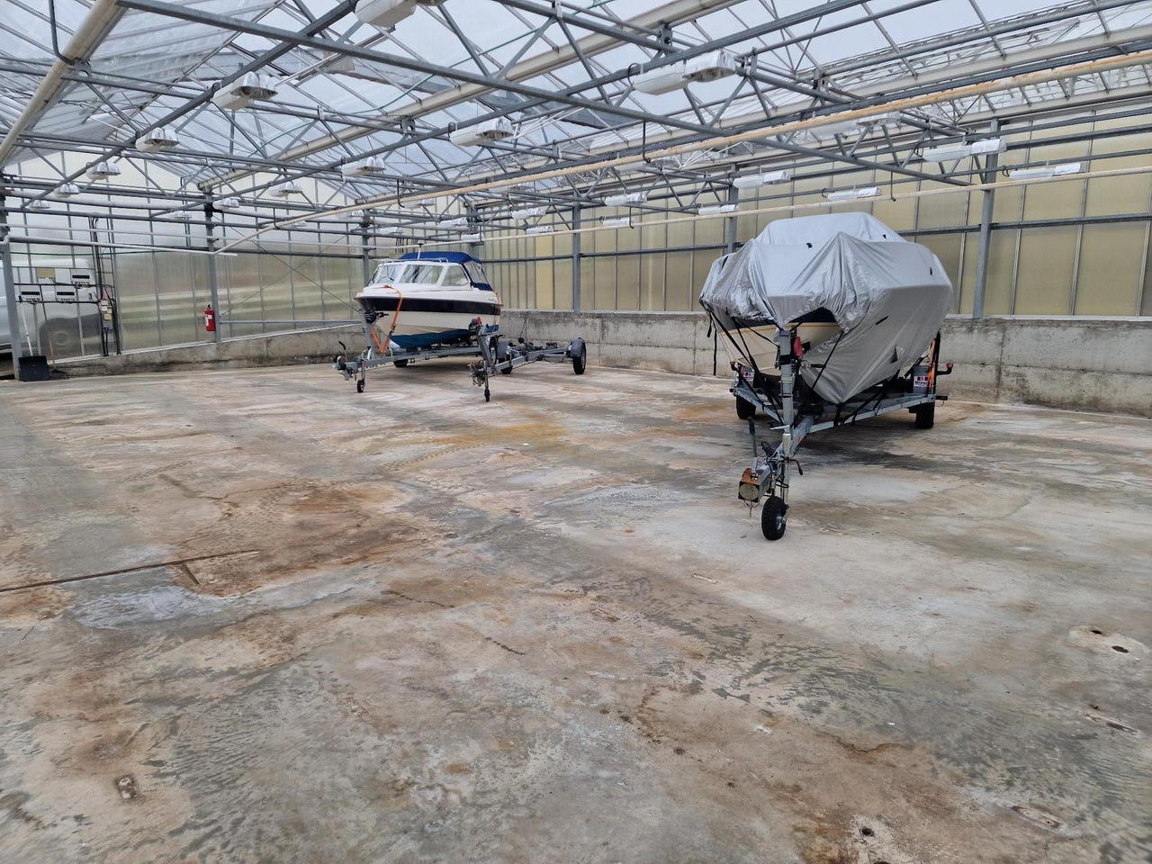 Vinterlagring/ helårslagring av bobil, båt, bil, MC, henger, etc ...