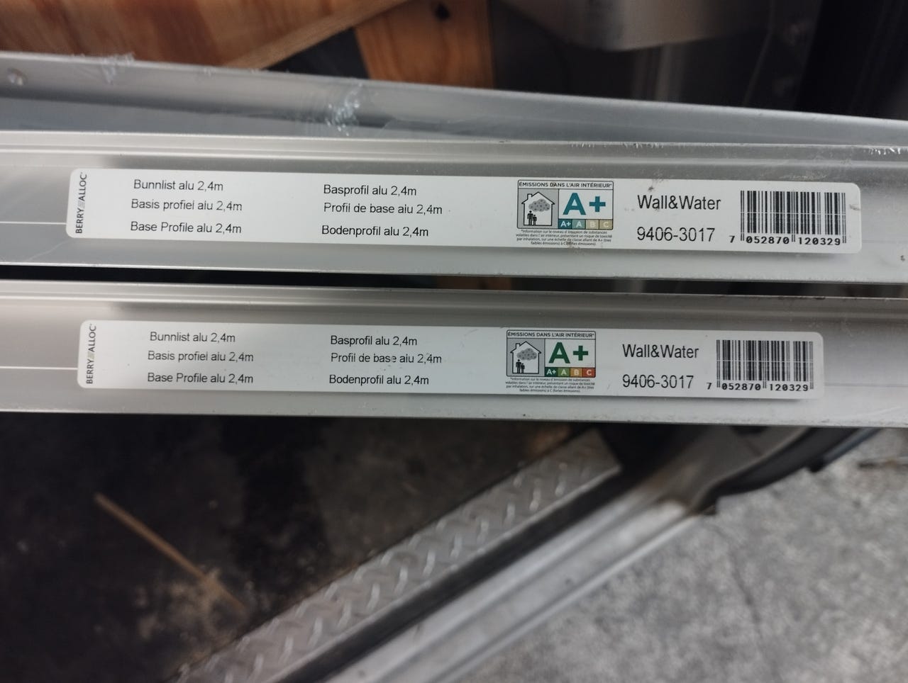 Berry Alloc bunnlist og utvendig hjørne for baderoms-plater | FINN-torget