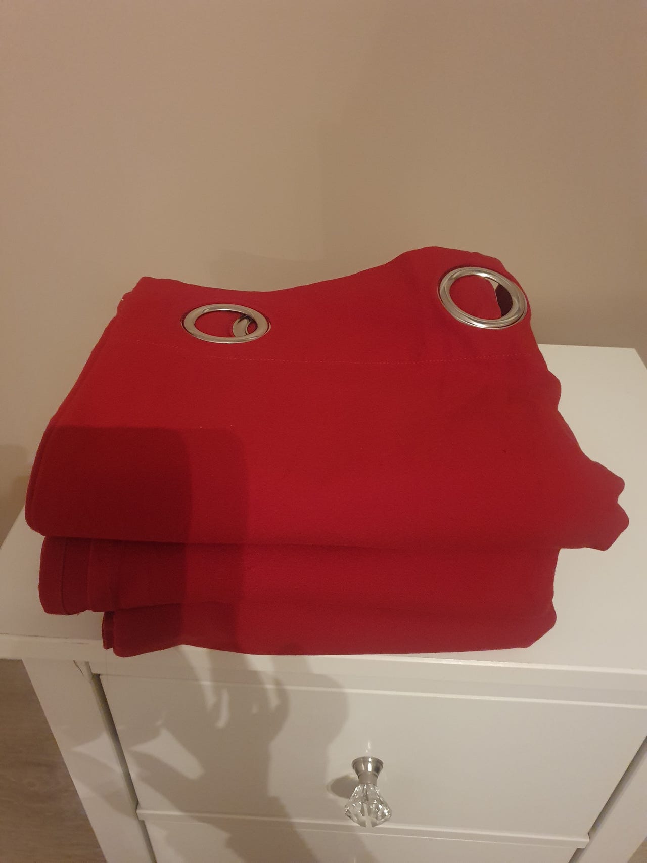 Røde gardiner- kremmerhuset | FINN-torget