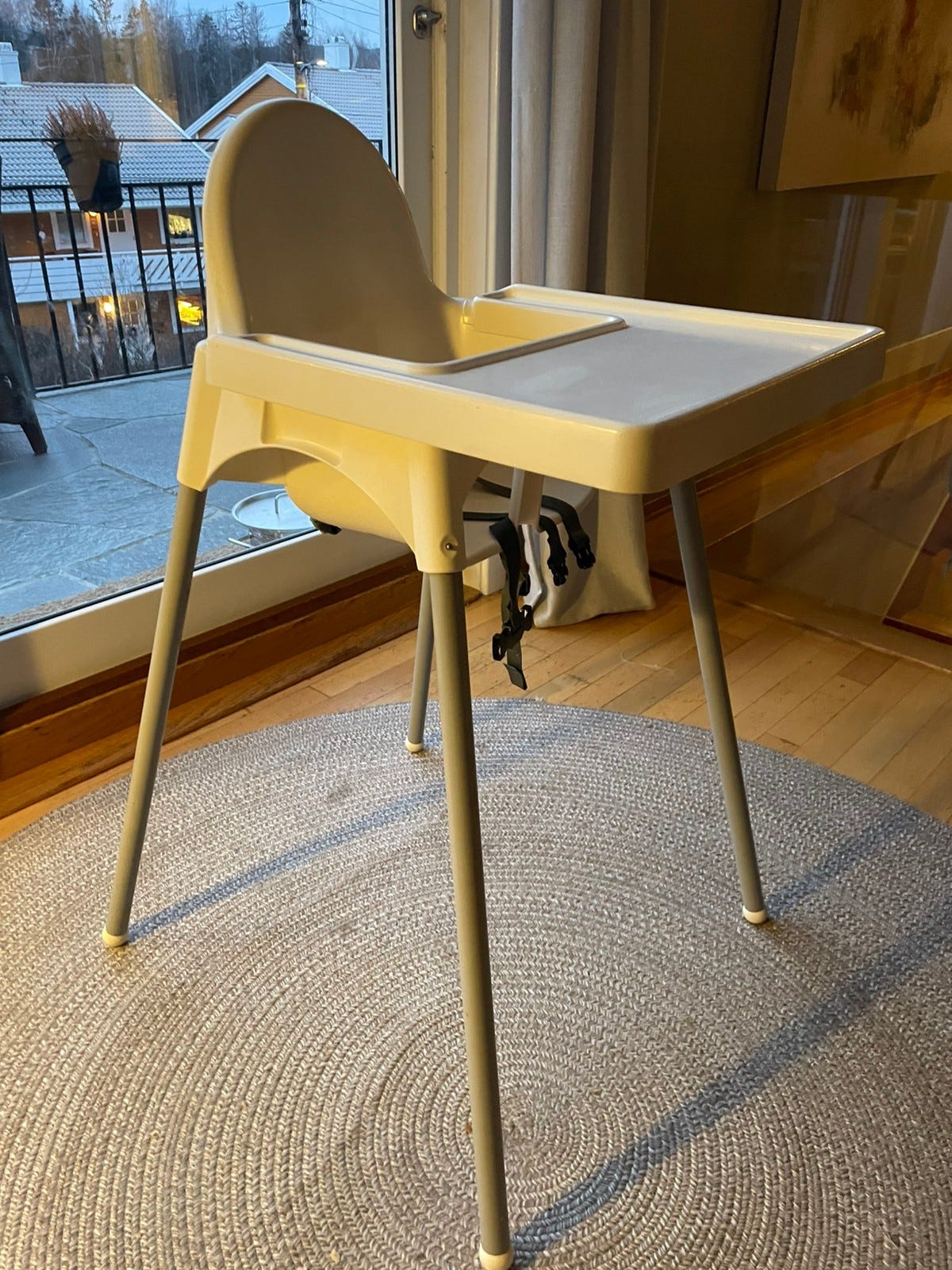 RESERVERT, IKEA barnestol med brett | FINN-torget