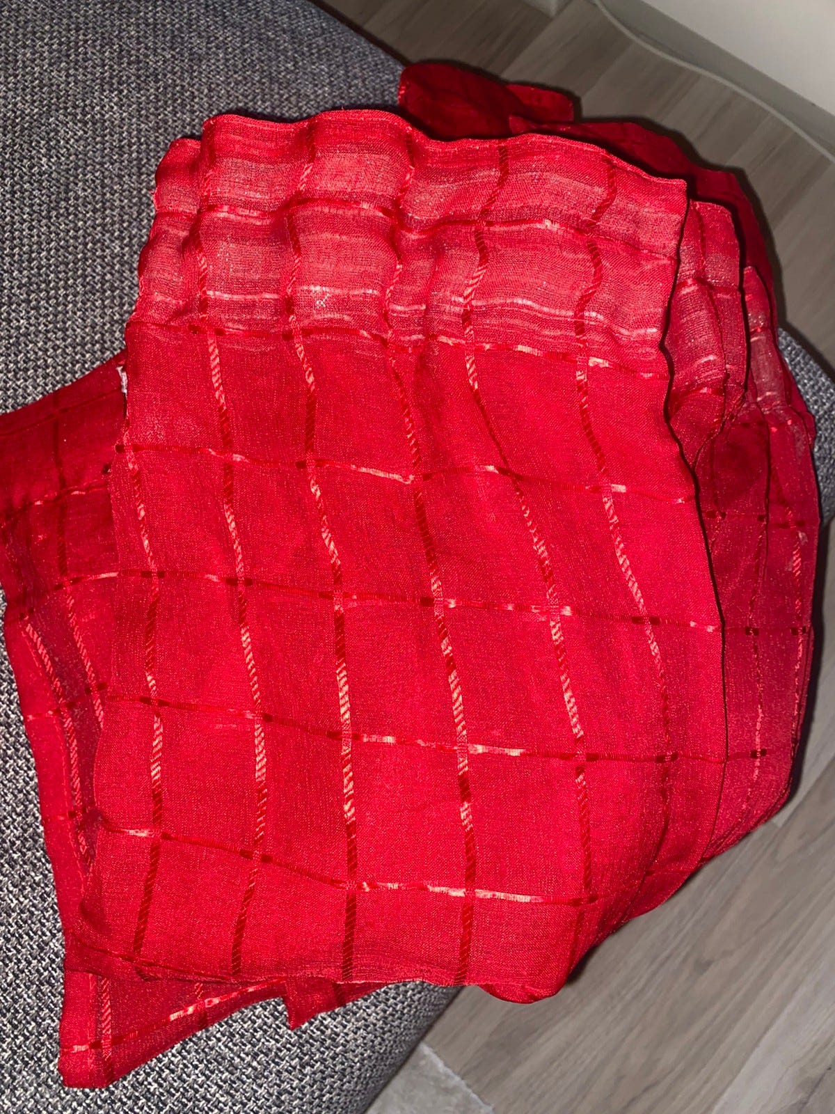 Røde gardiner fra KID | FINN-torget