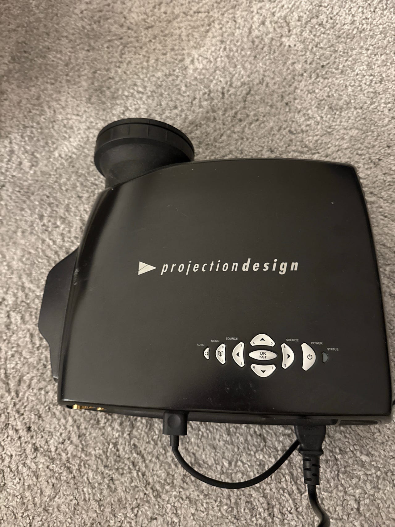 Projectiondesign F12 | FINN-torget