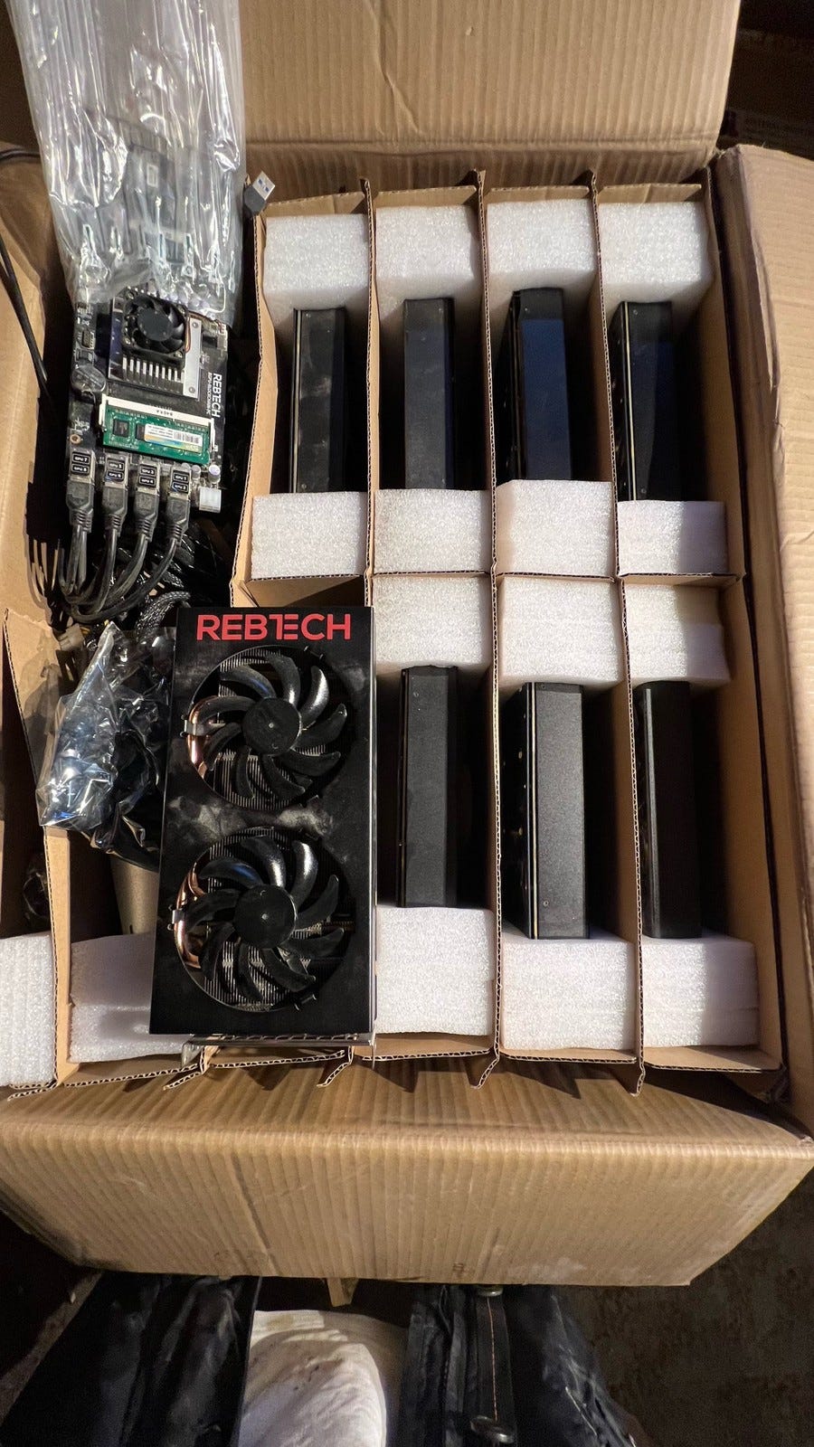 Helt NY Rebtech Mining rigg: 8xGPU, 1xHovedkort, 1xPowerSuply + kabler ...
