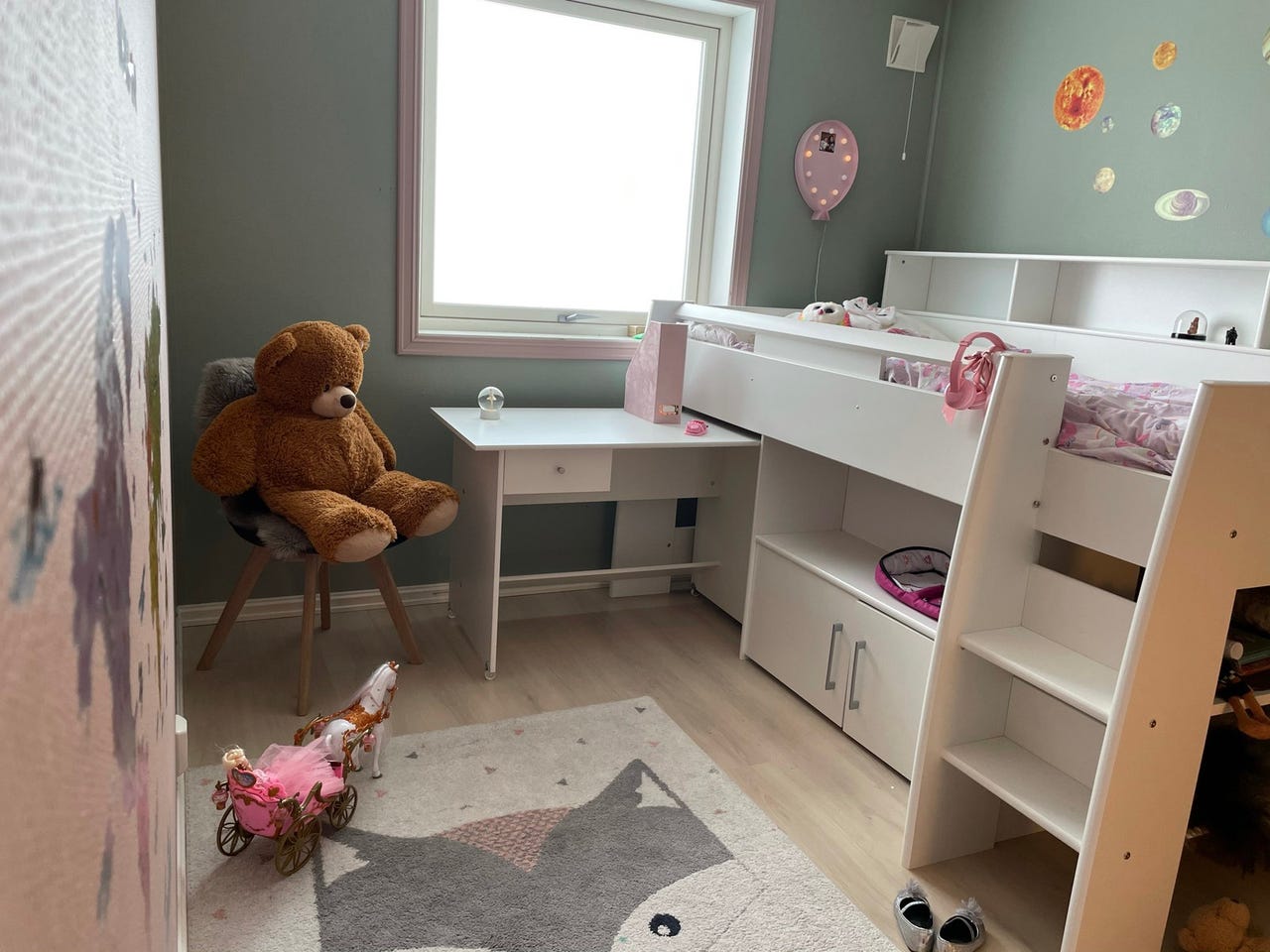 Høy seng med pult | FINN-torget