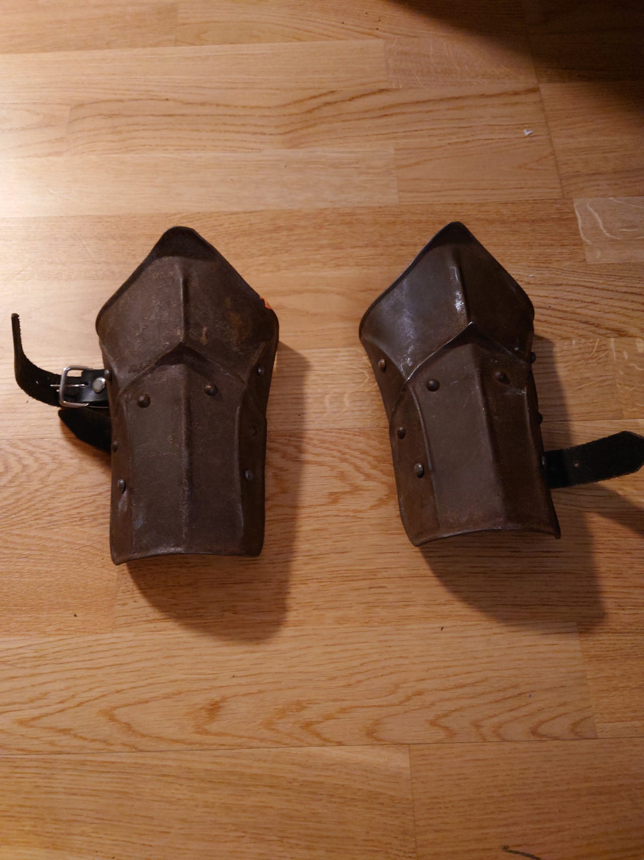 Uruk Hai/ Ork rustning for overarmer (metall) - Ringenes Herre (LAIV ...