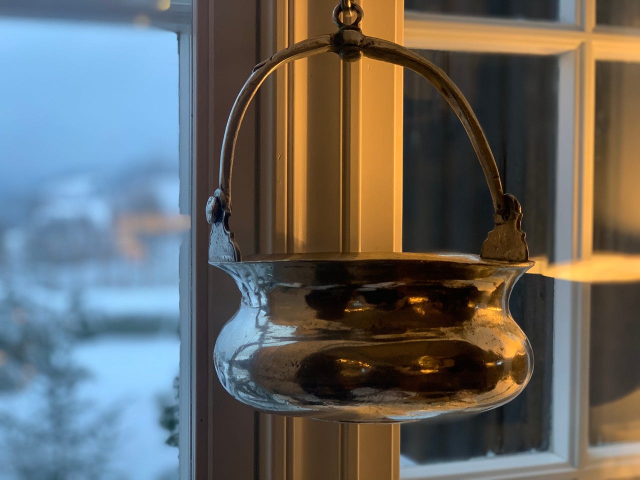 Flott blomsterpotte i tinn med oppheng | FINN-torget