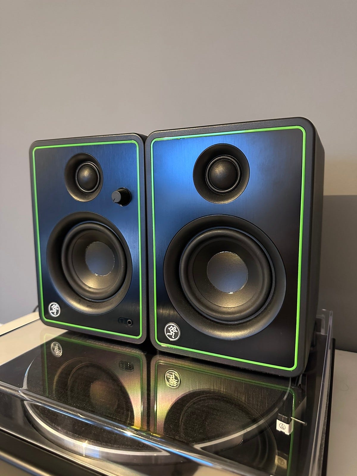 Mackie CR4 studio monitor | FINN-torget