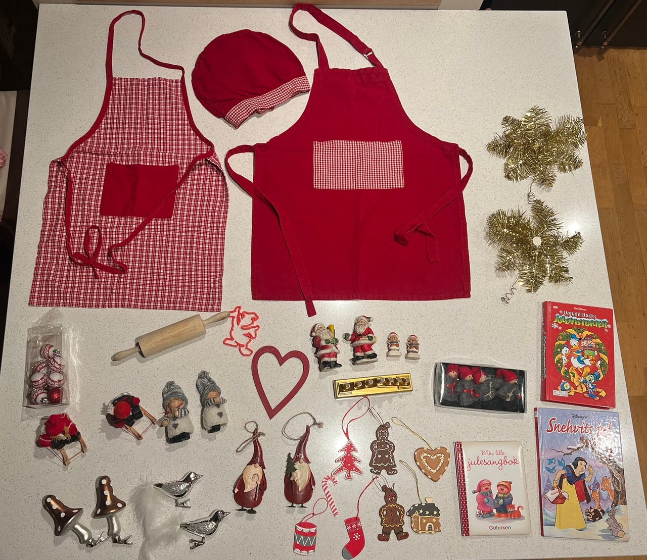 Julepynt barn, bakeutstyr, juleforkle, lysestake m.m | FINN-torget