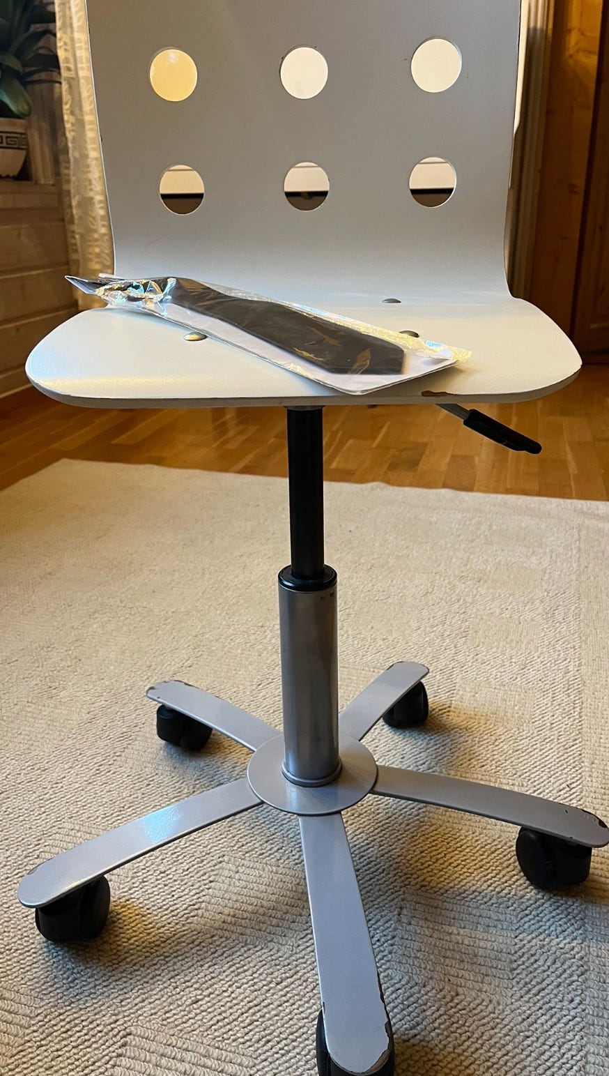 Kontorstol til barn- selges billig ved rask henting | FINN-torget