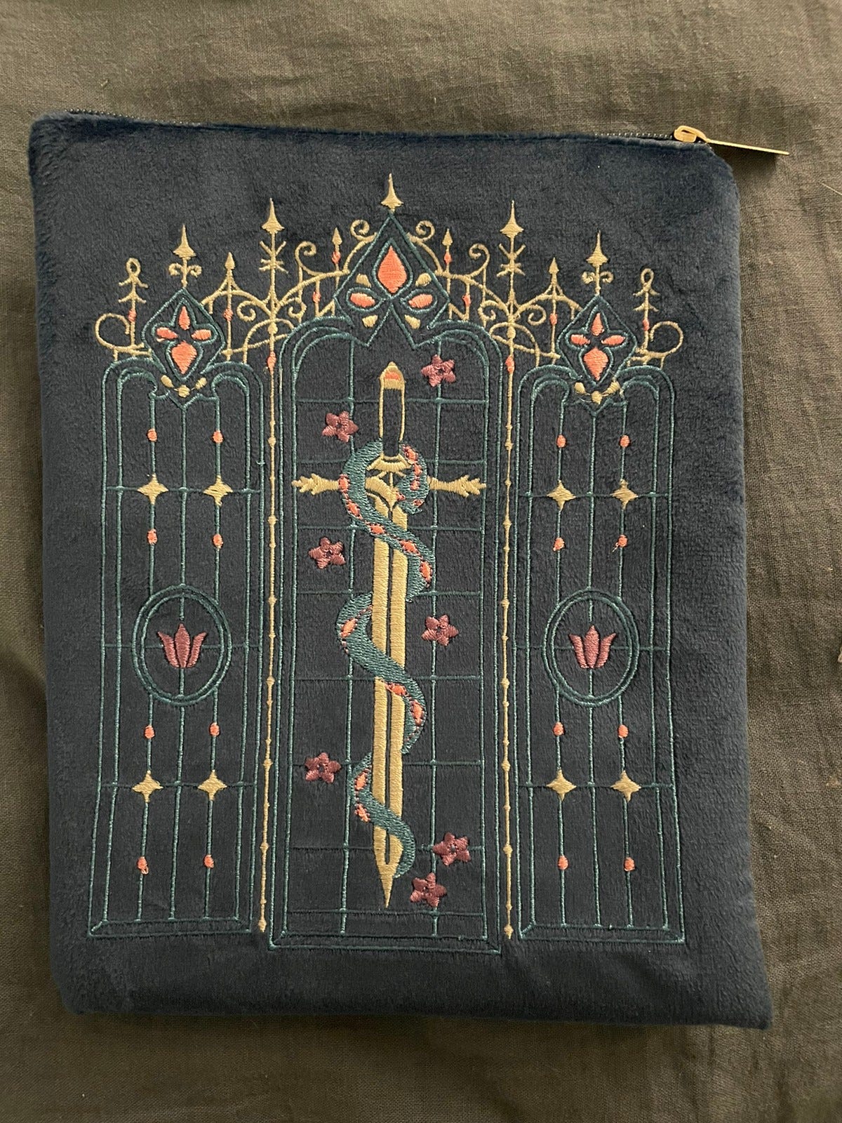 Powerless kindle sleeve av FairyLoot selges. | FINN-torget