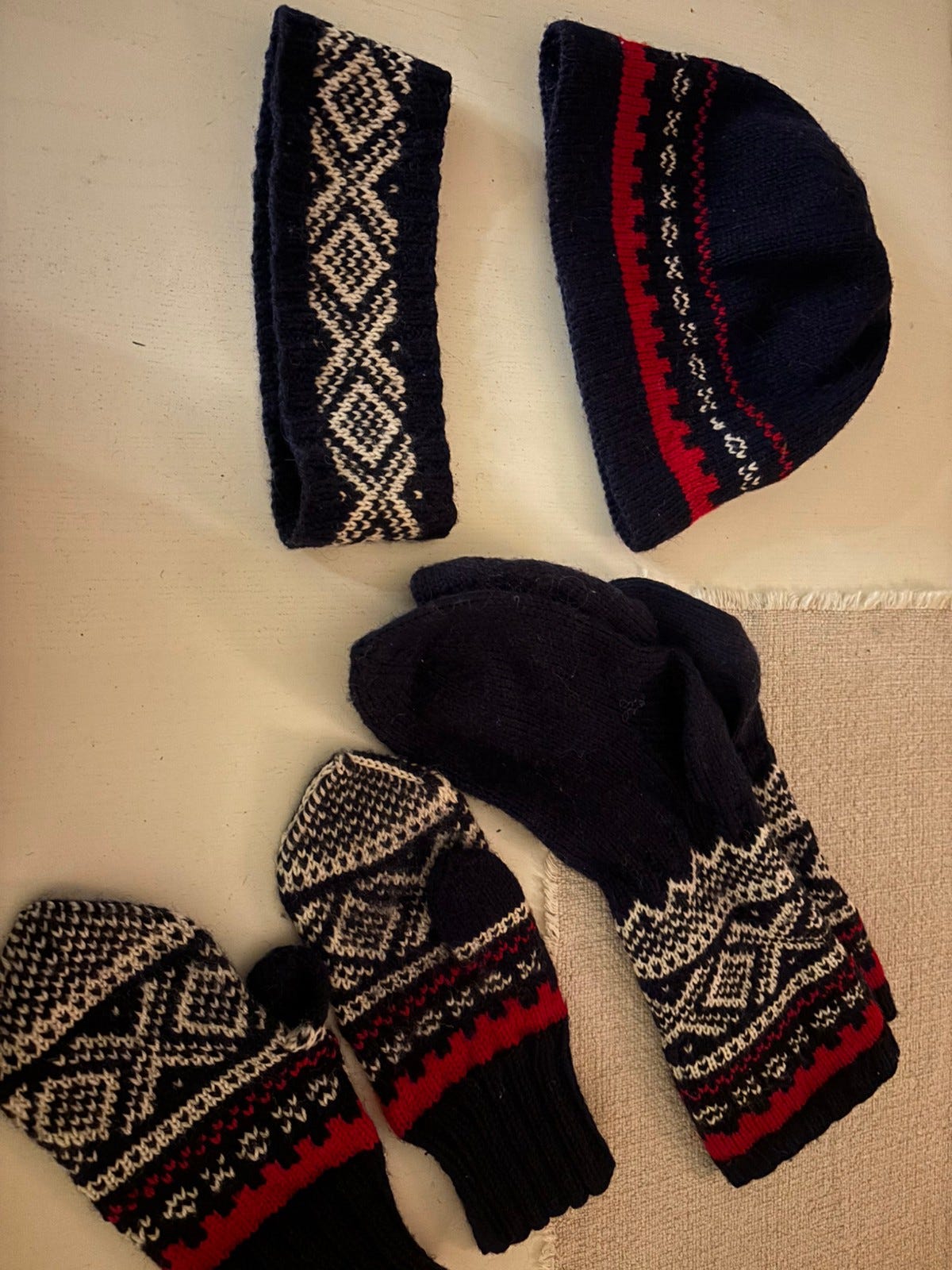 Marius lue, pannebånd, strømper og votter | FINN-torget