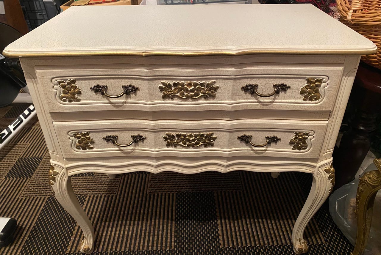 Vakker, gammel kommode trenger nytt hjem | FINN-torget