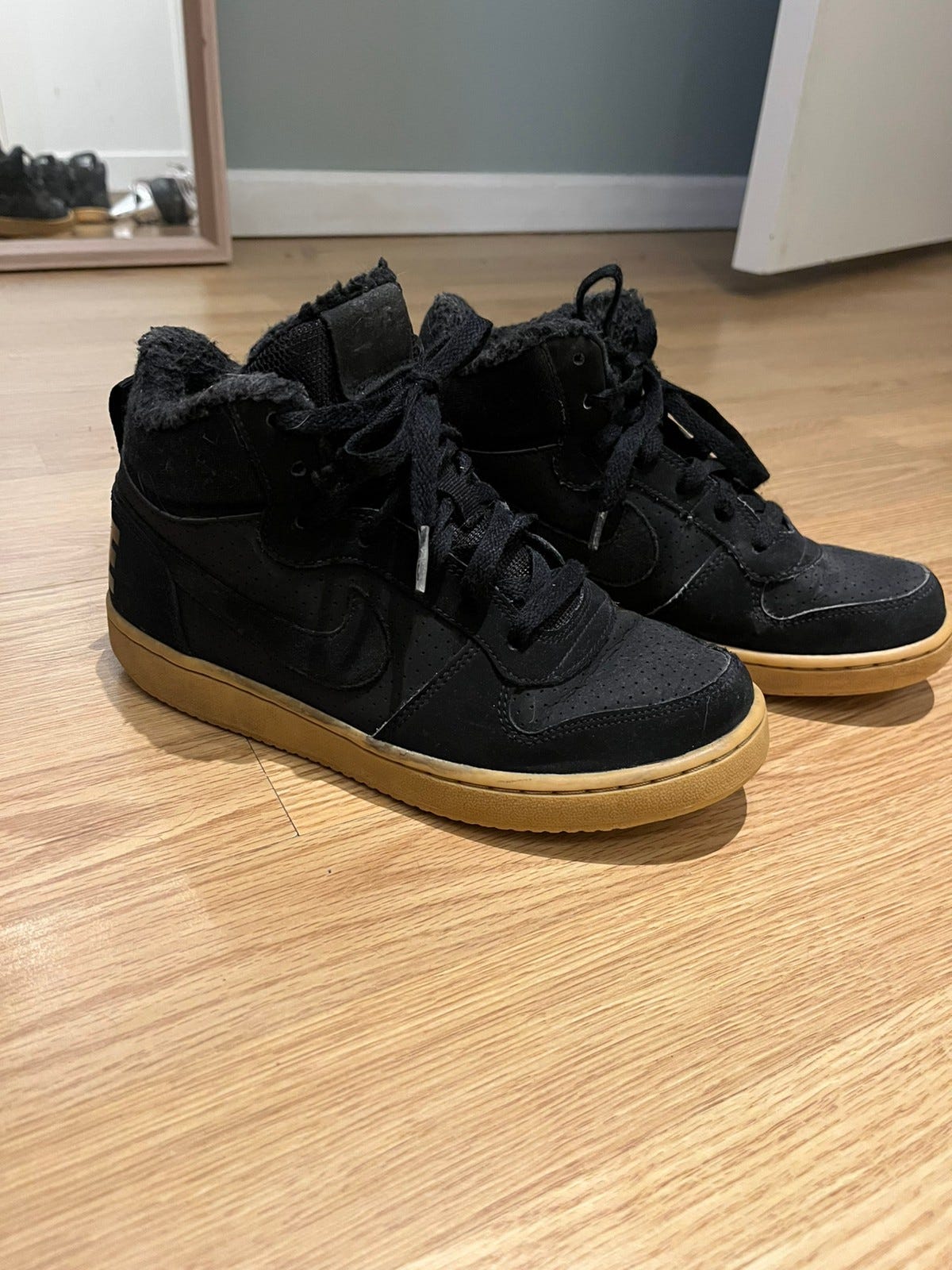 Nike vintersko i Air Force-stil strl 37,5 | FINN-torget