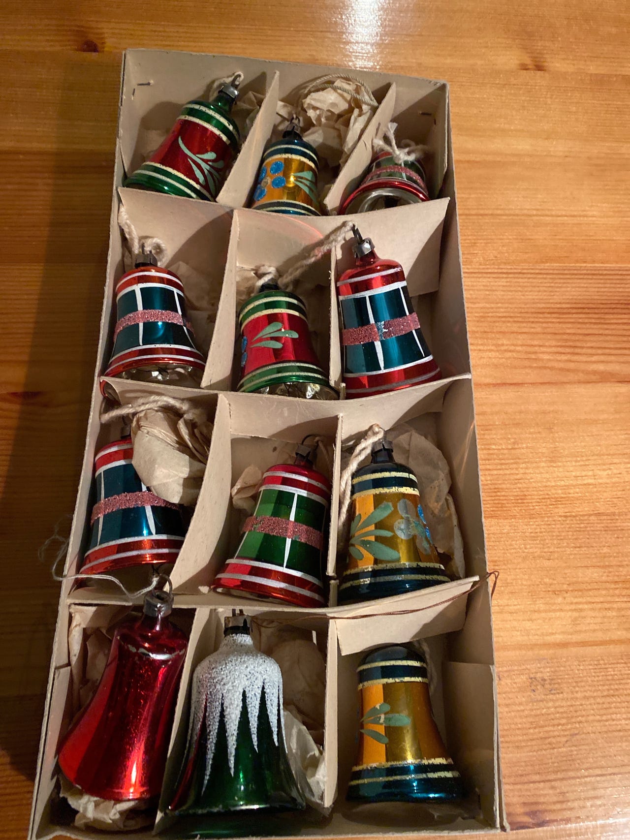 Gammel juletrepynt selges samla | FINN-torget