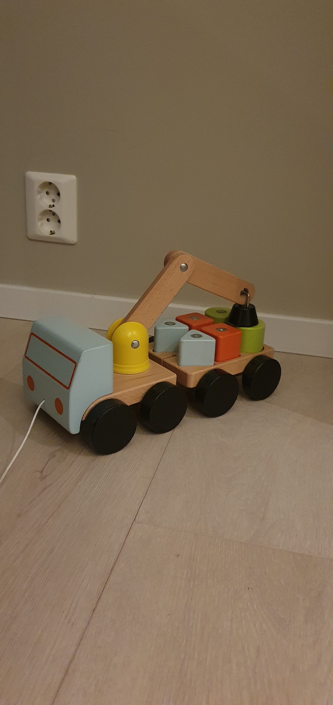 Ikea Kranbil med klosser | FINN-torget